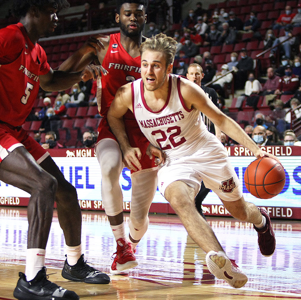 UMass Men's Basketball vs Fairfield 12/19/21 - masslive.com