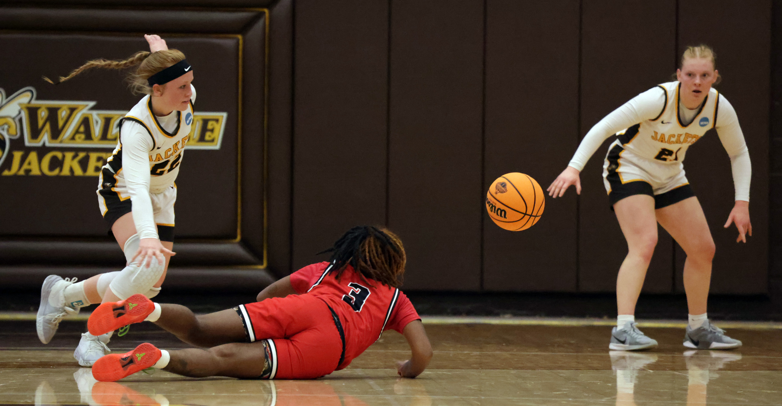 Baldwin Wallace vs. La Roche, Women's Div III basketball first round ...