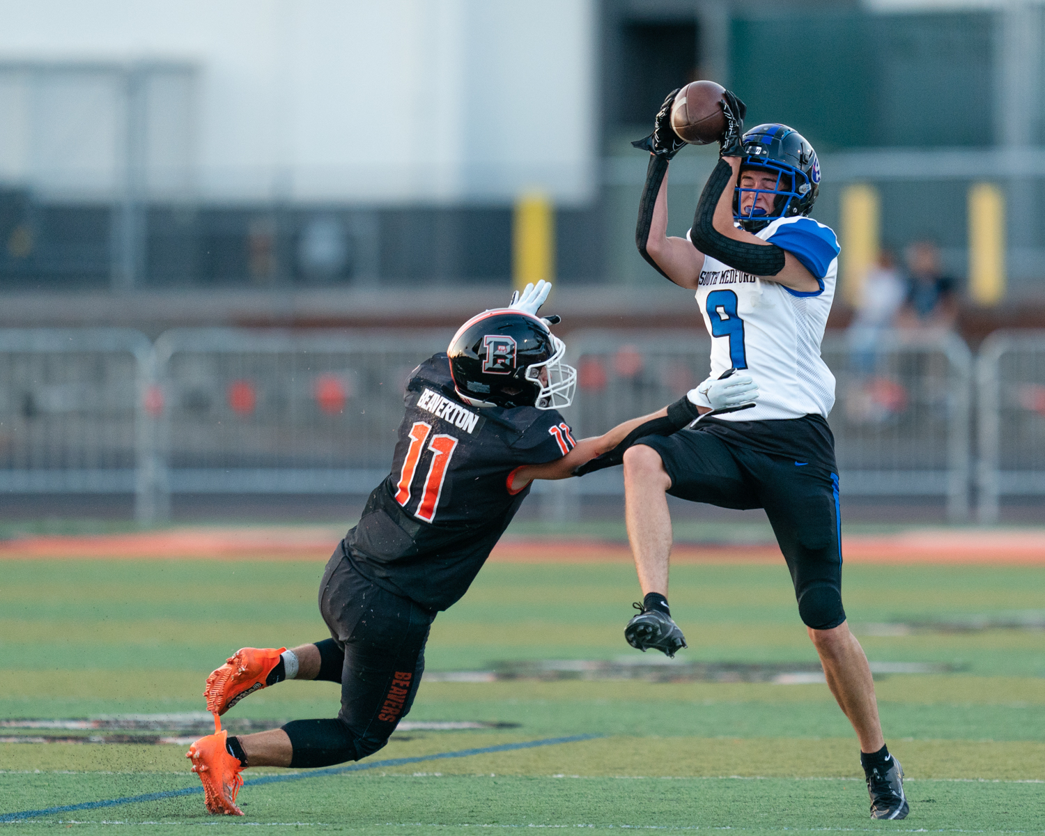 Beaverton Beavers vs South Medford Panthers football - oregonlive.com