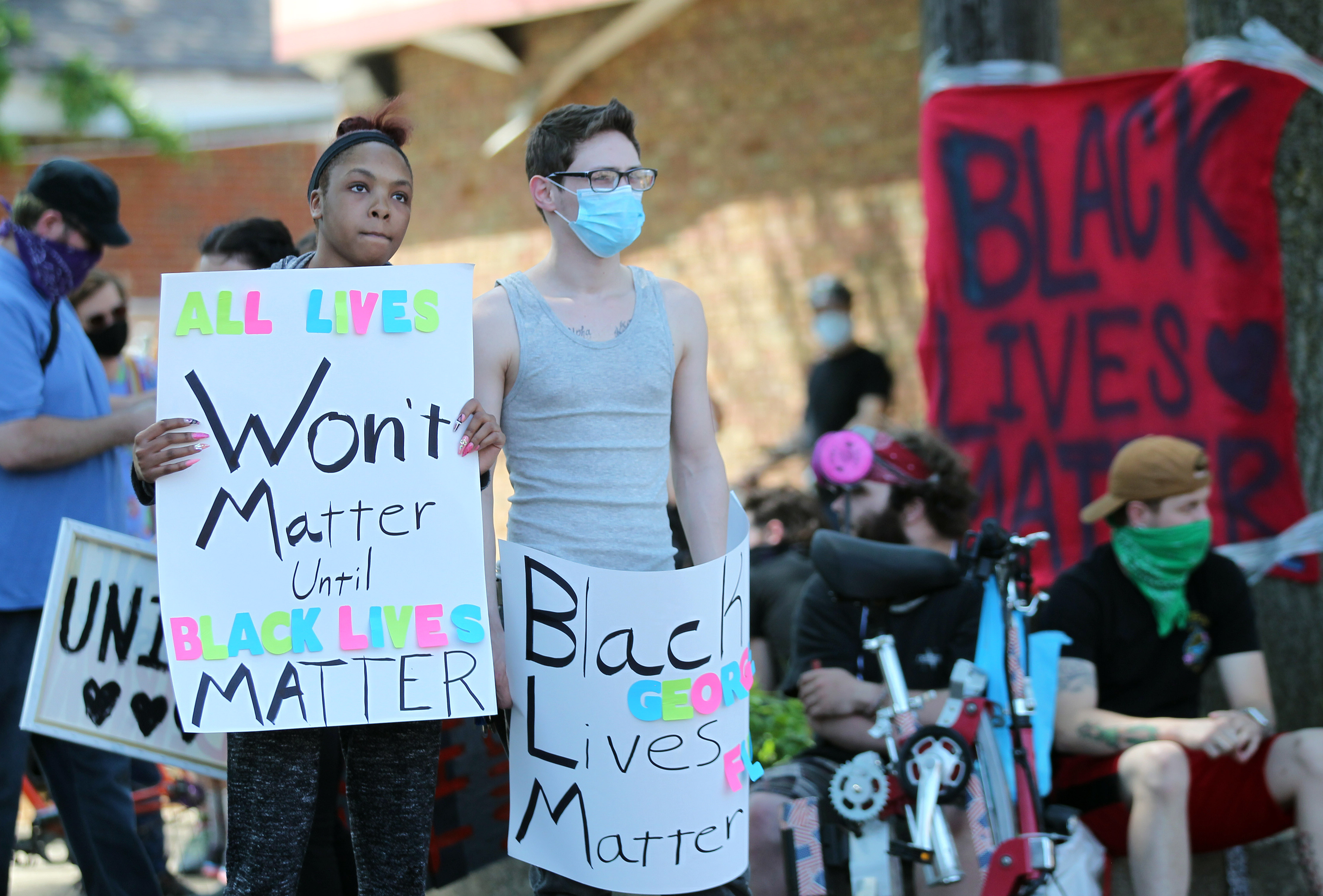 Protesters rally at Cleveland Police First District Headquarters, June ...