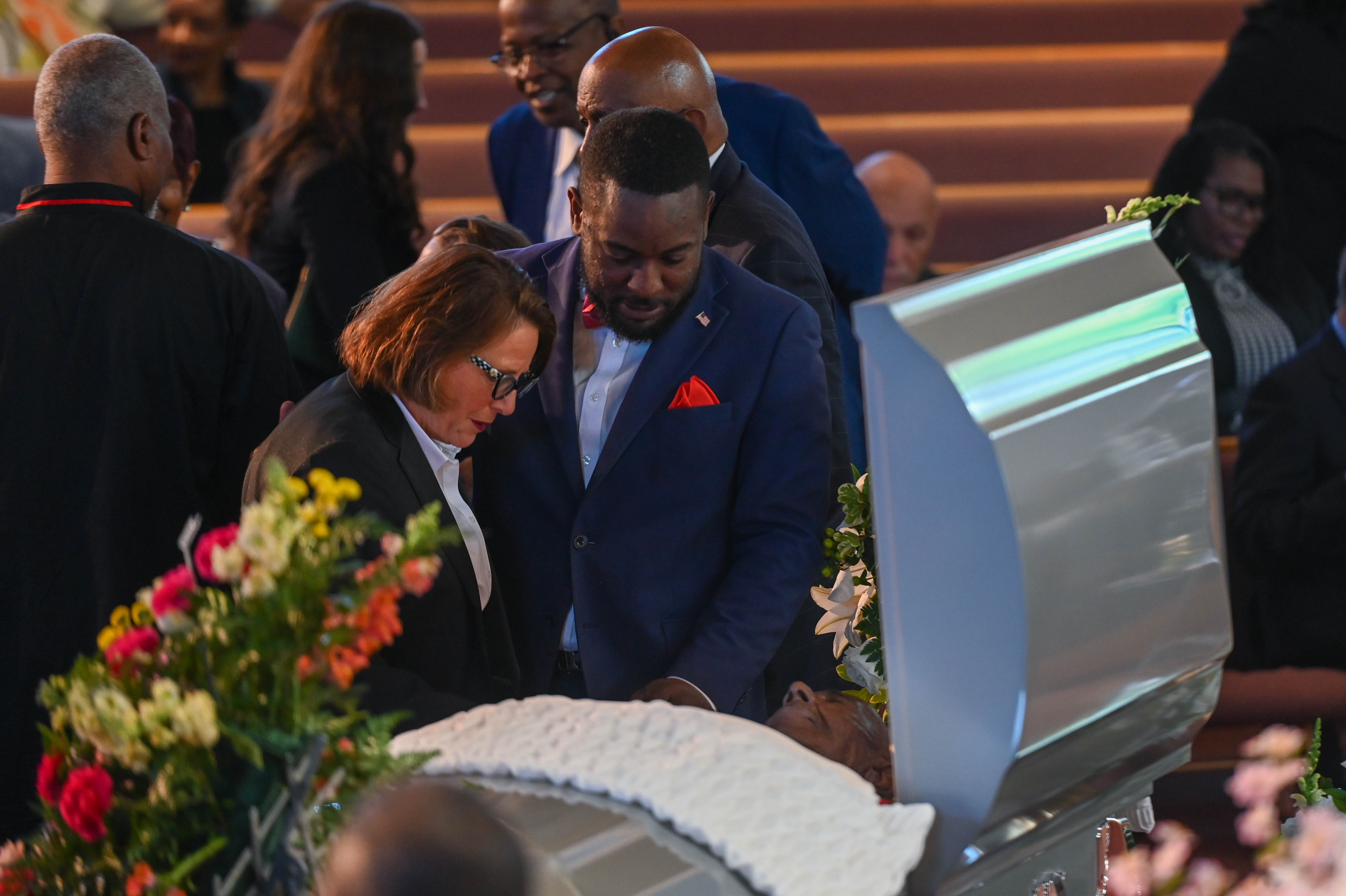 Van Robinson laid to rest - syracuse.com