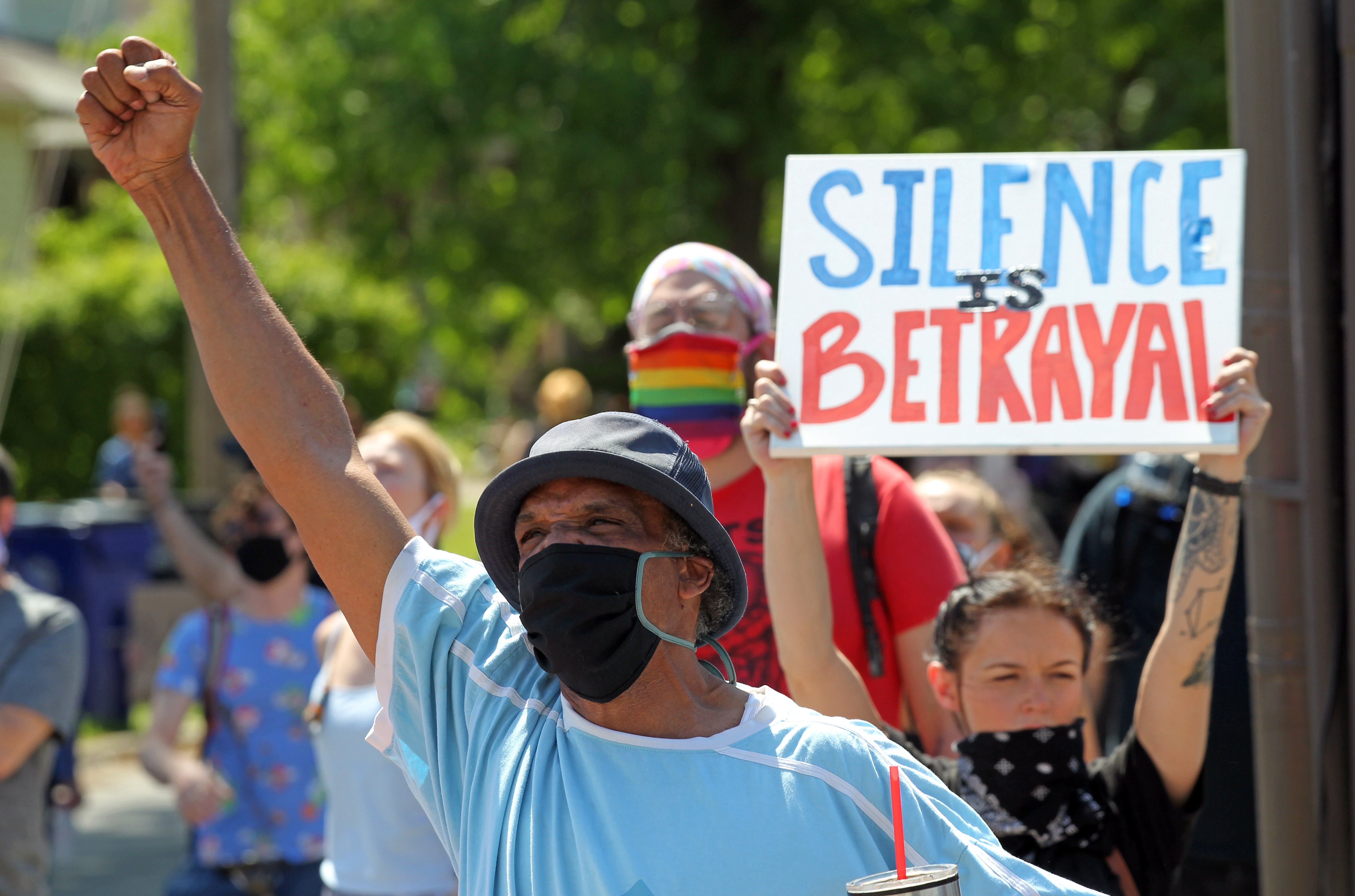 Protesters rally at Cleveland Police First District Headquarters, June ...