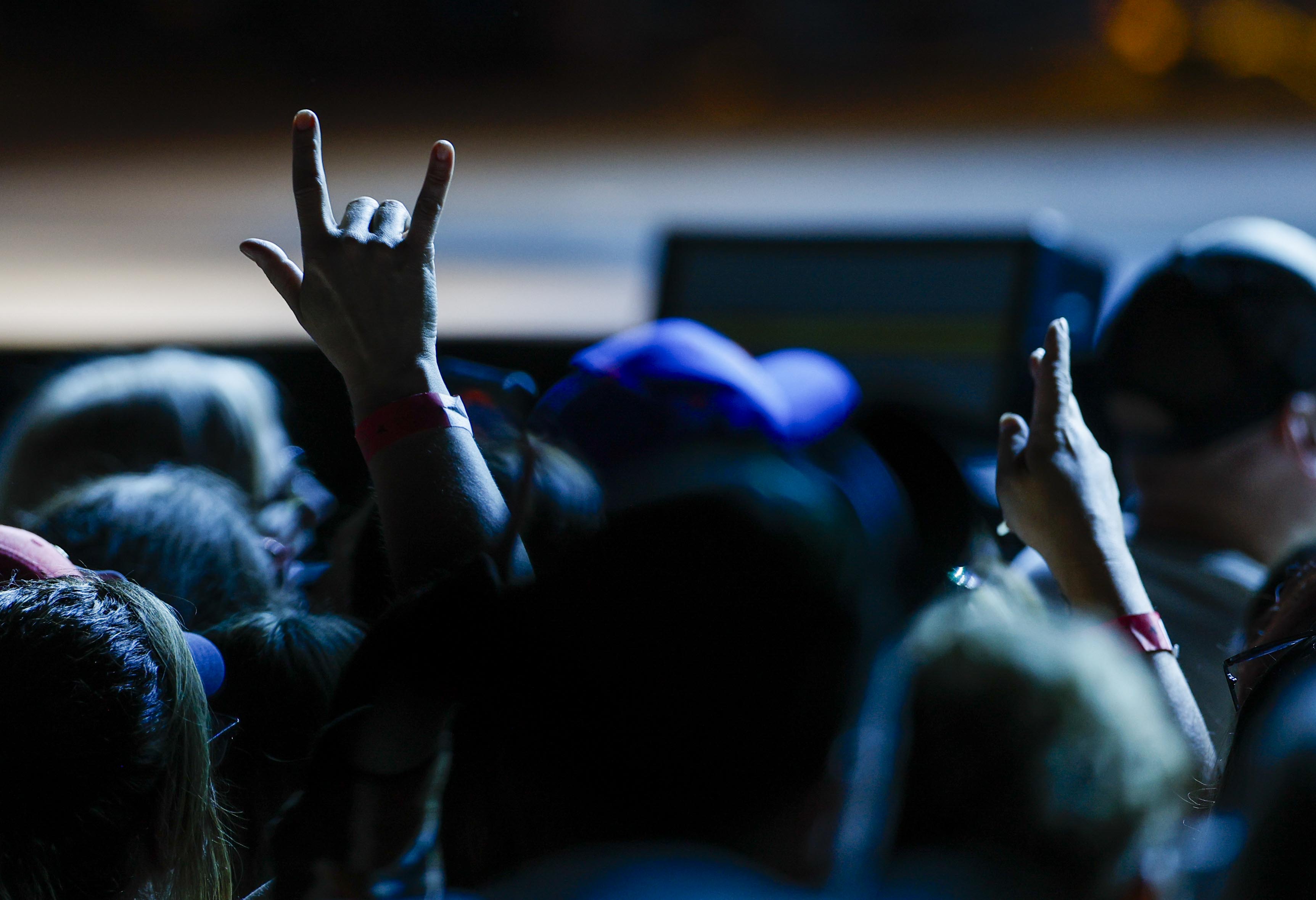 Dierks Bentley brings the heartland beat at the EMP Amphitheater ...
