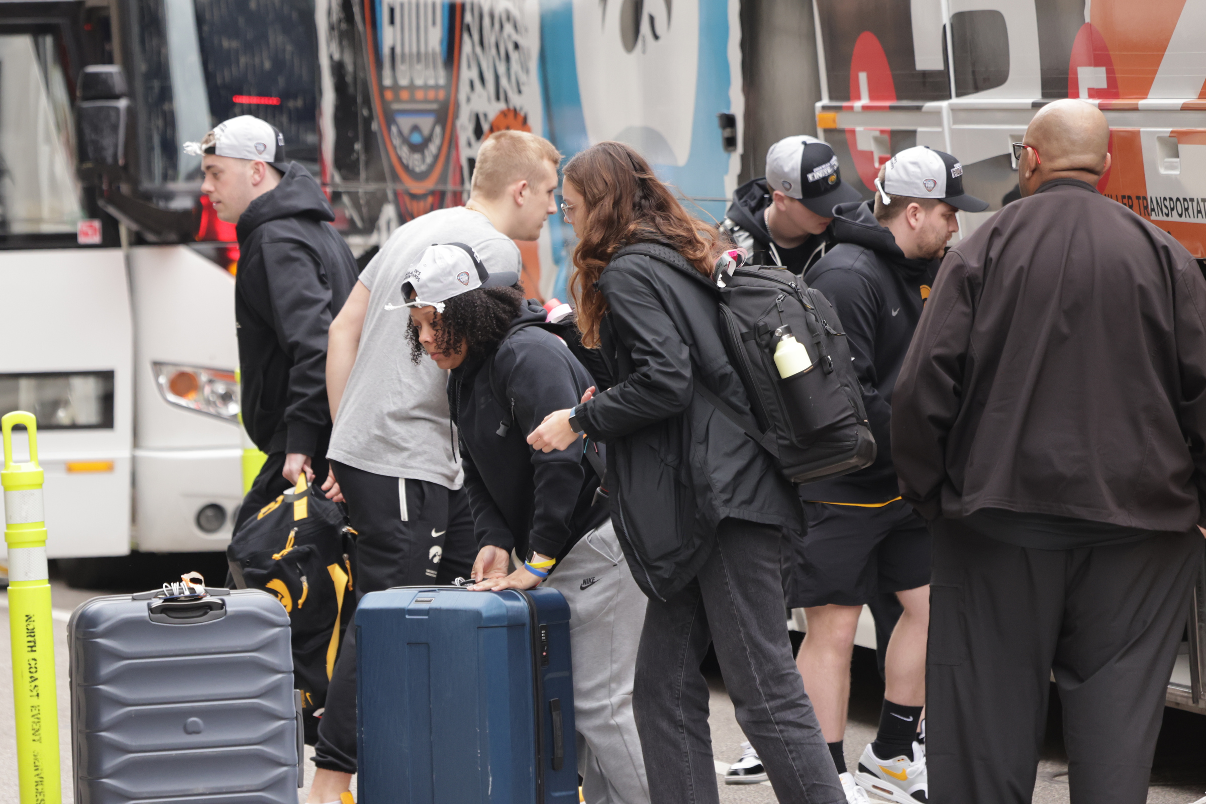 Iowa Hawkeyes women's team arrives in Cleveland - cleveland.com