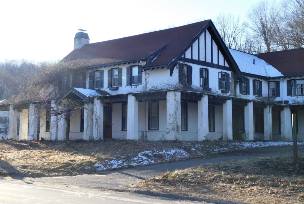 House of the Week: Former Sterling Inn goes to auction - masslive.com