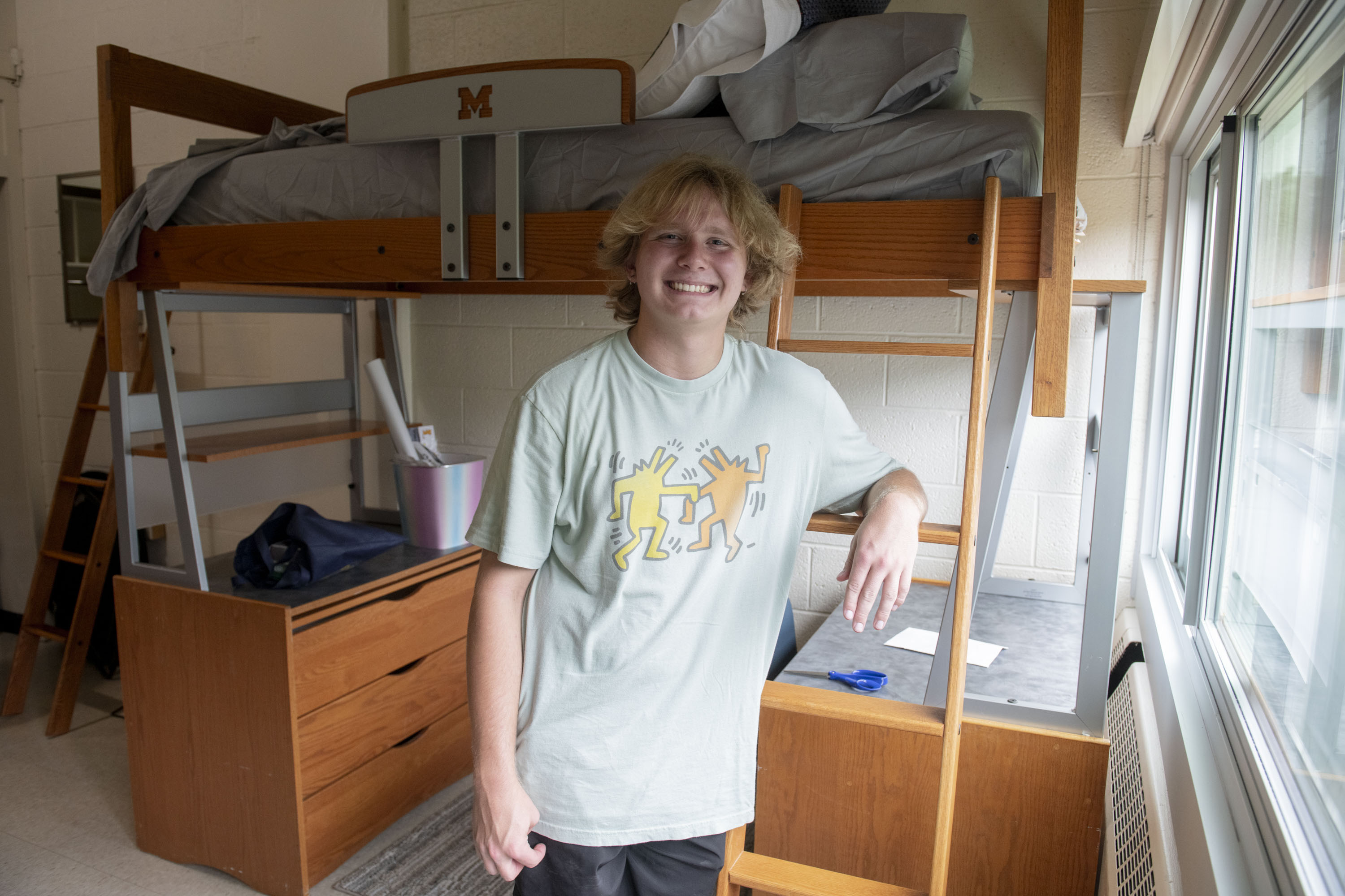 UM Move in Day 2023 - Students move in to Bursley Hall on North Campus ...