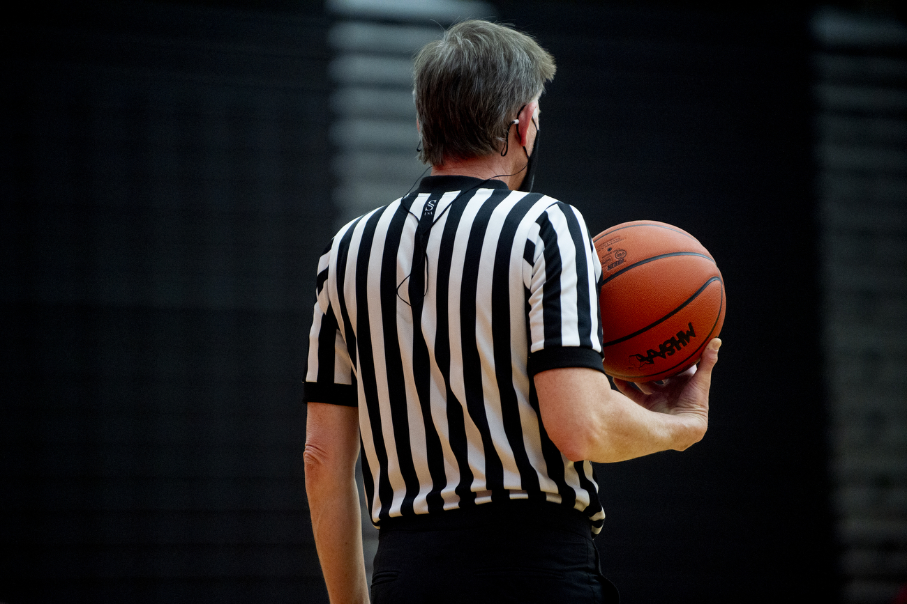 Davison defeats Lapeer in Division 1 district semifinal boys basketball ...