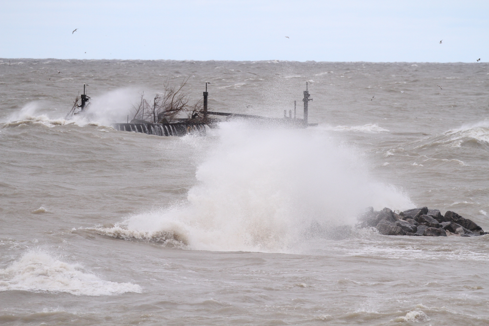 High winds along the Lake Erie shoreline in Northeast Ohio - cleveland.com