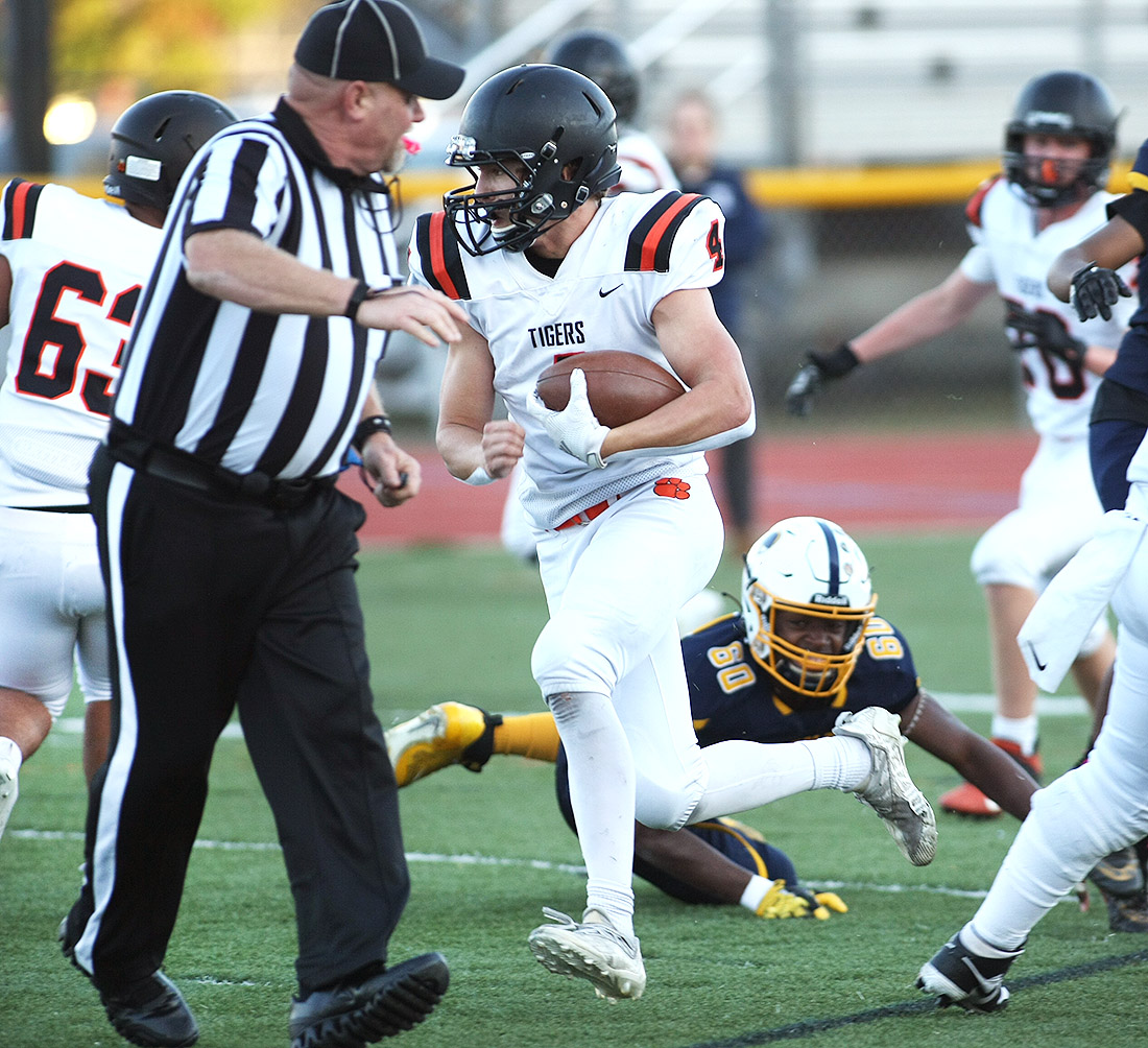 South Hadley vs Putnam Football 10/21/22 - masslive.com