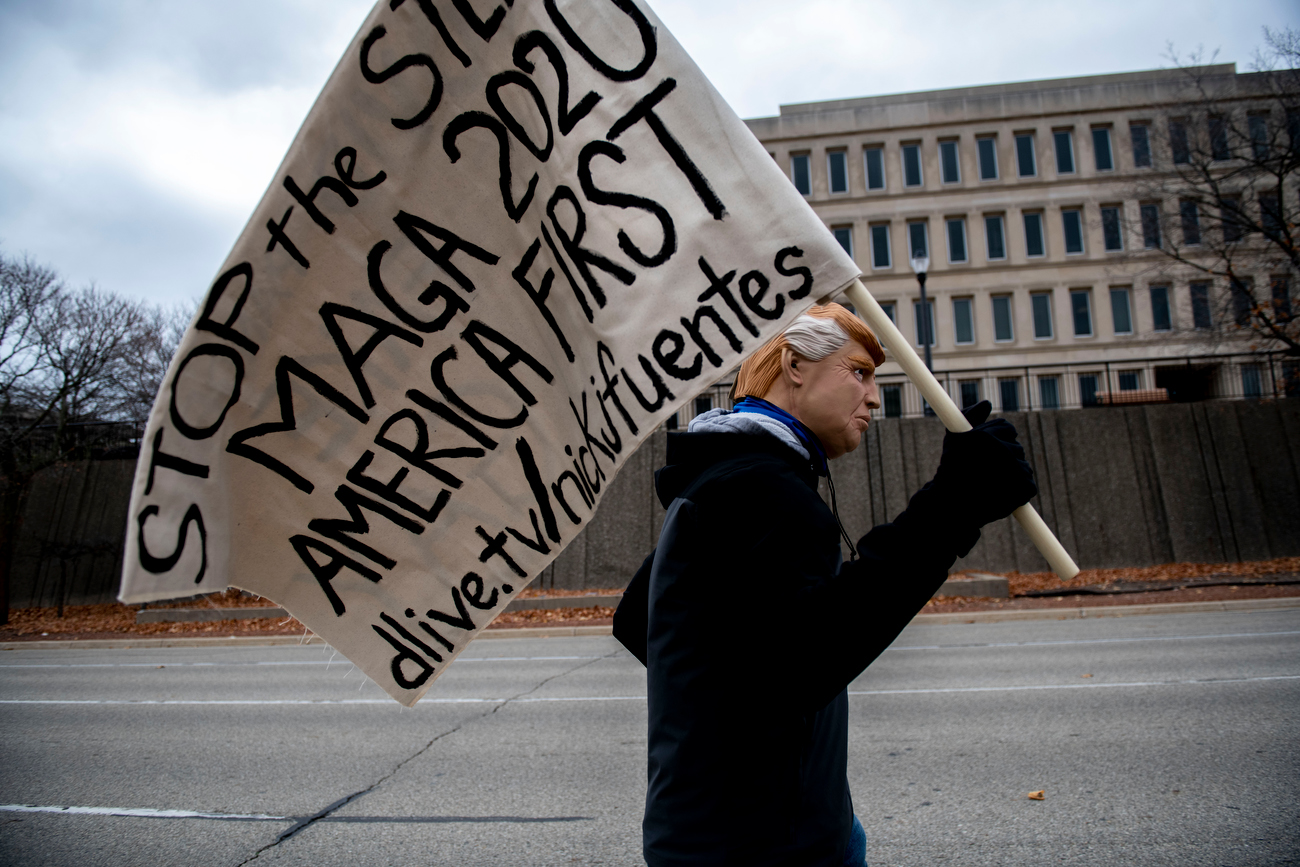 Far right activists rally at Michigan State Capitol Building on ...