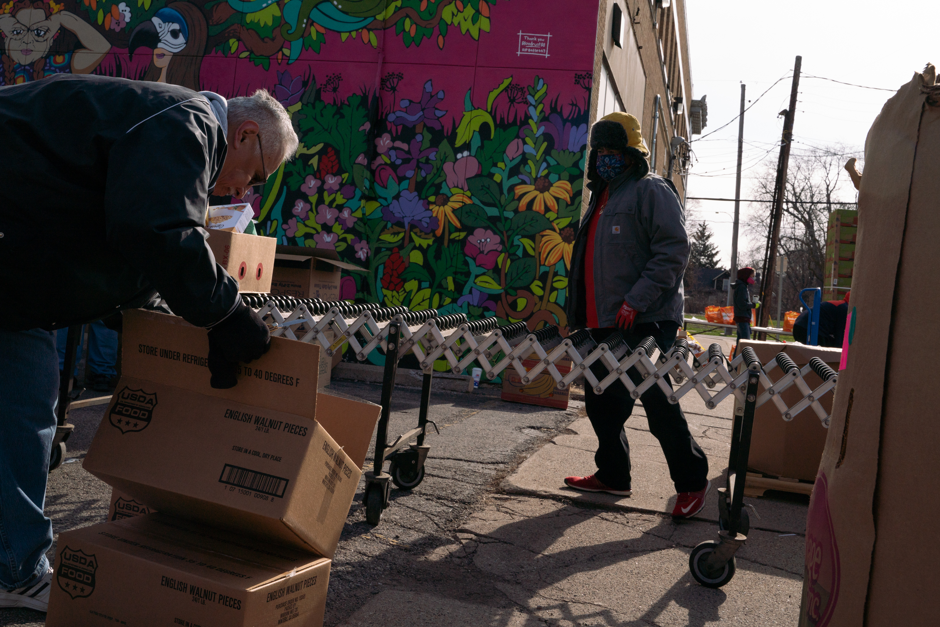 Martus Luna Pantry offers food donations in Flint - mlive.com