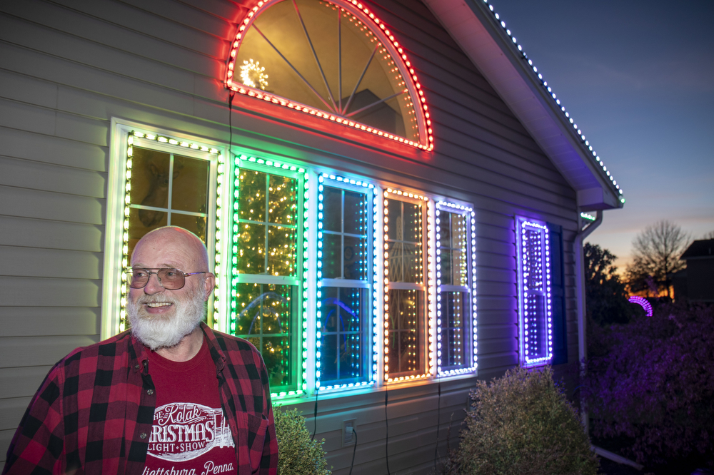 Ellliottsburg man displays over 10,000 Christmas lights - pennlive.com
