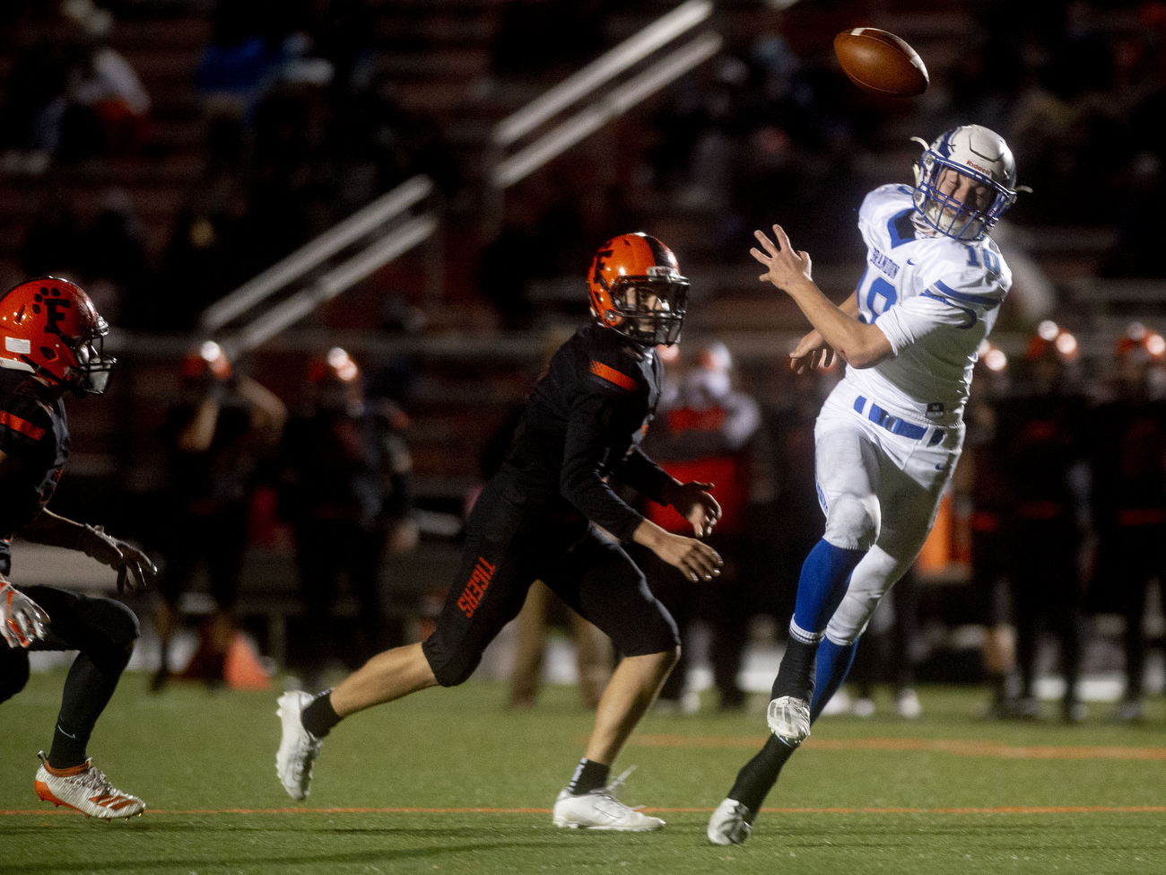 Fenton clinches Flint Metro League title with 33-21 win over Ortonville ...