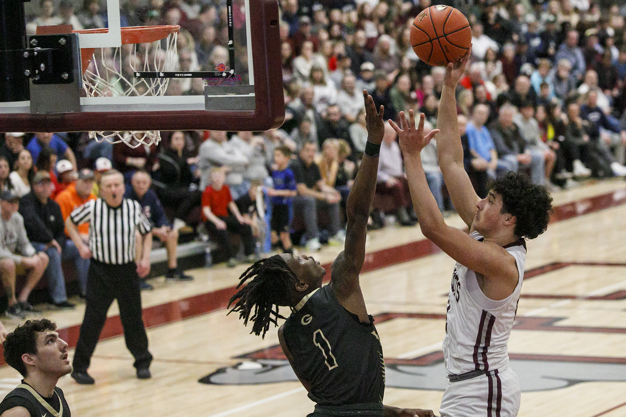 Mechanicsburg vs Gateway in a boys high school basketball PIAA 5A first ...