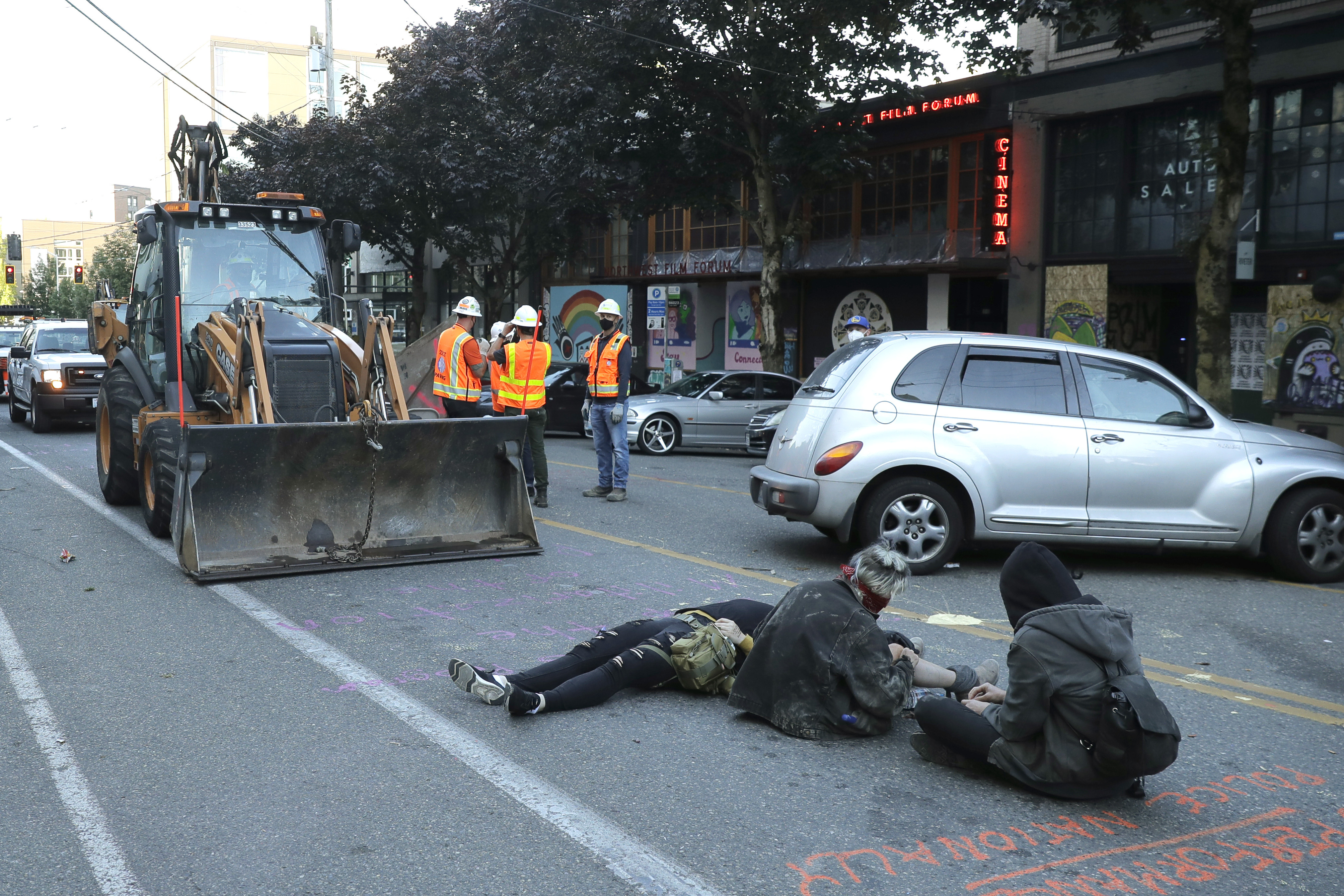 Crews arrive to dismantle Seattle’s autonomous protest zone ...