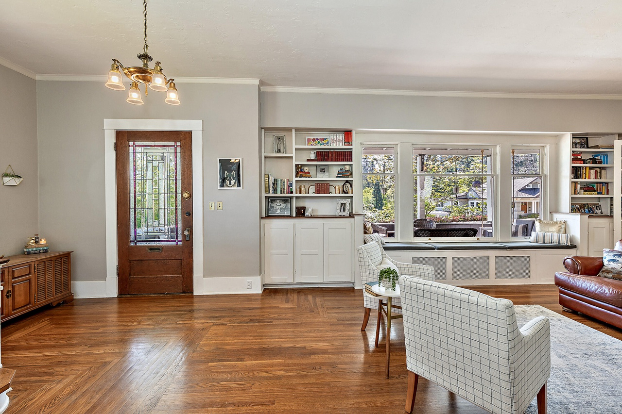 Ashland Granite Street house - oregonlive.com