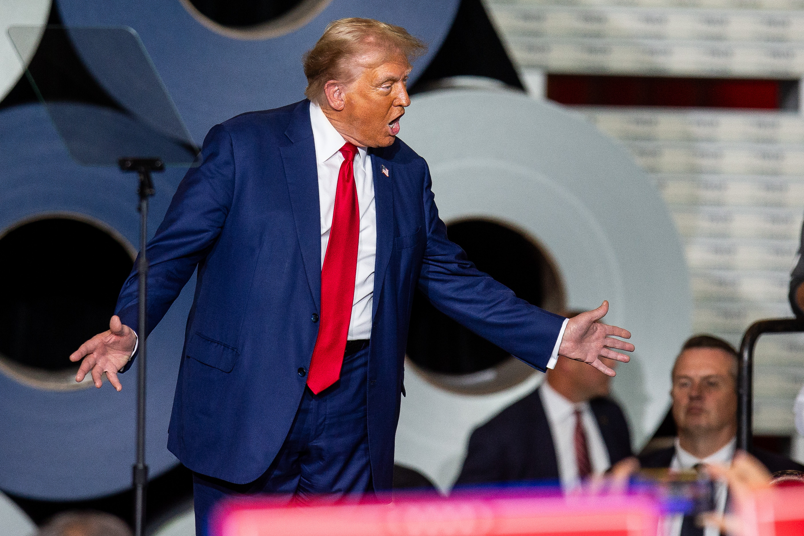 Trump delivers remarks at campaign rally in Walker - mlive.com