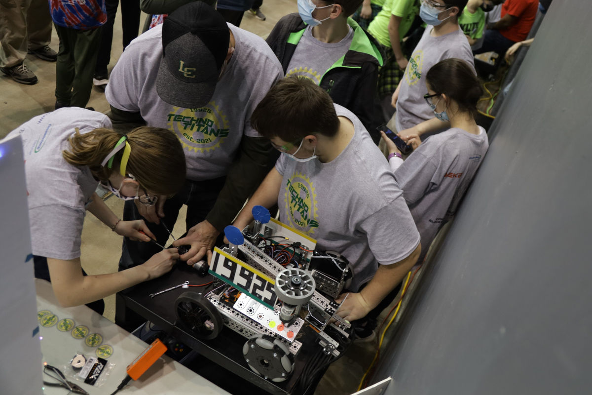 Jackson County robotics teams compete at FIRST Tech Challenge Michigan ...