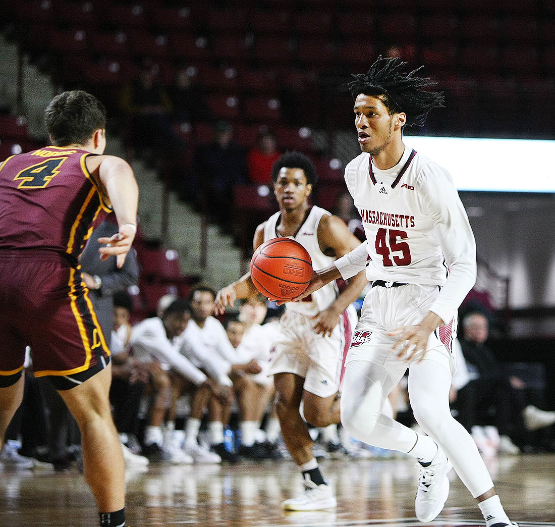 UMass Men's Basketball vs Loyola Chicago 2/14/23 - masslive.com