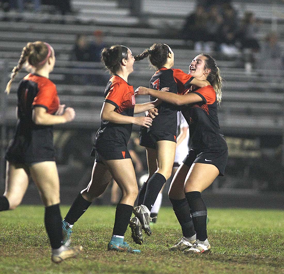 Easthampton vs Belchertown girls Soccer 10/25/22 - masslive.com