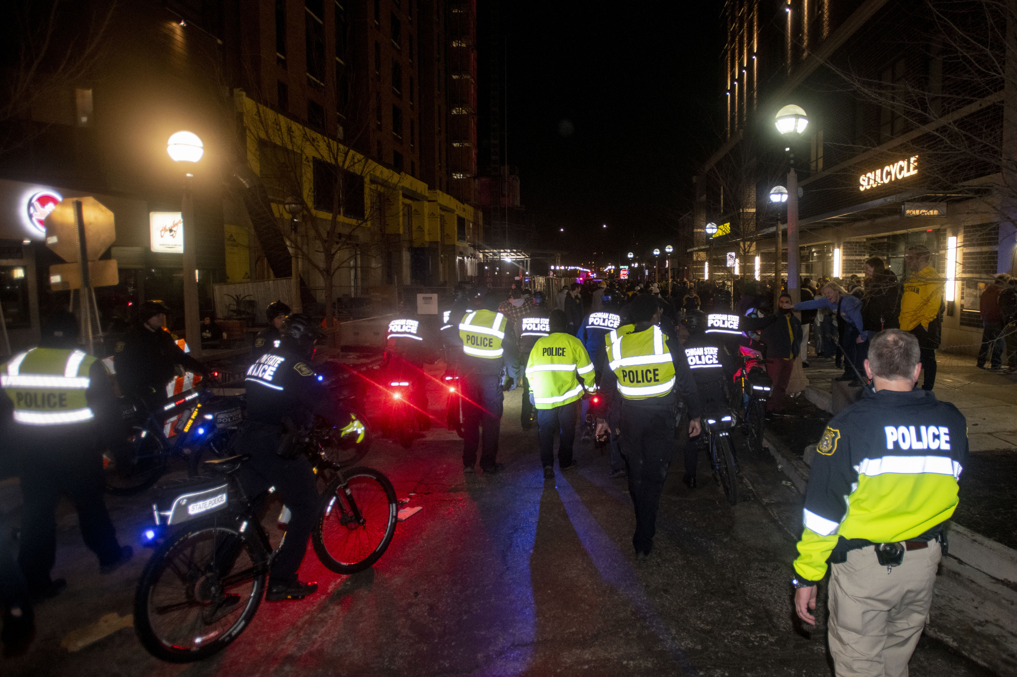Fans celebrate in Ann Arbor after Michigan football wins national ...