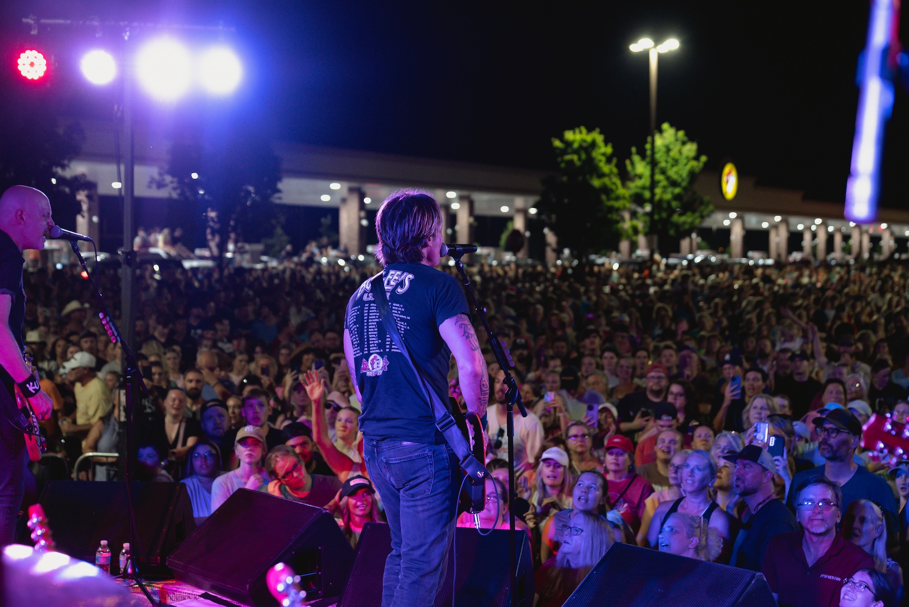Keith Urban at Buc-ee's in Alabama - al.com