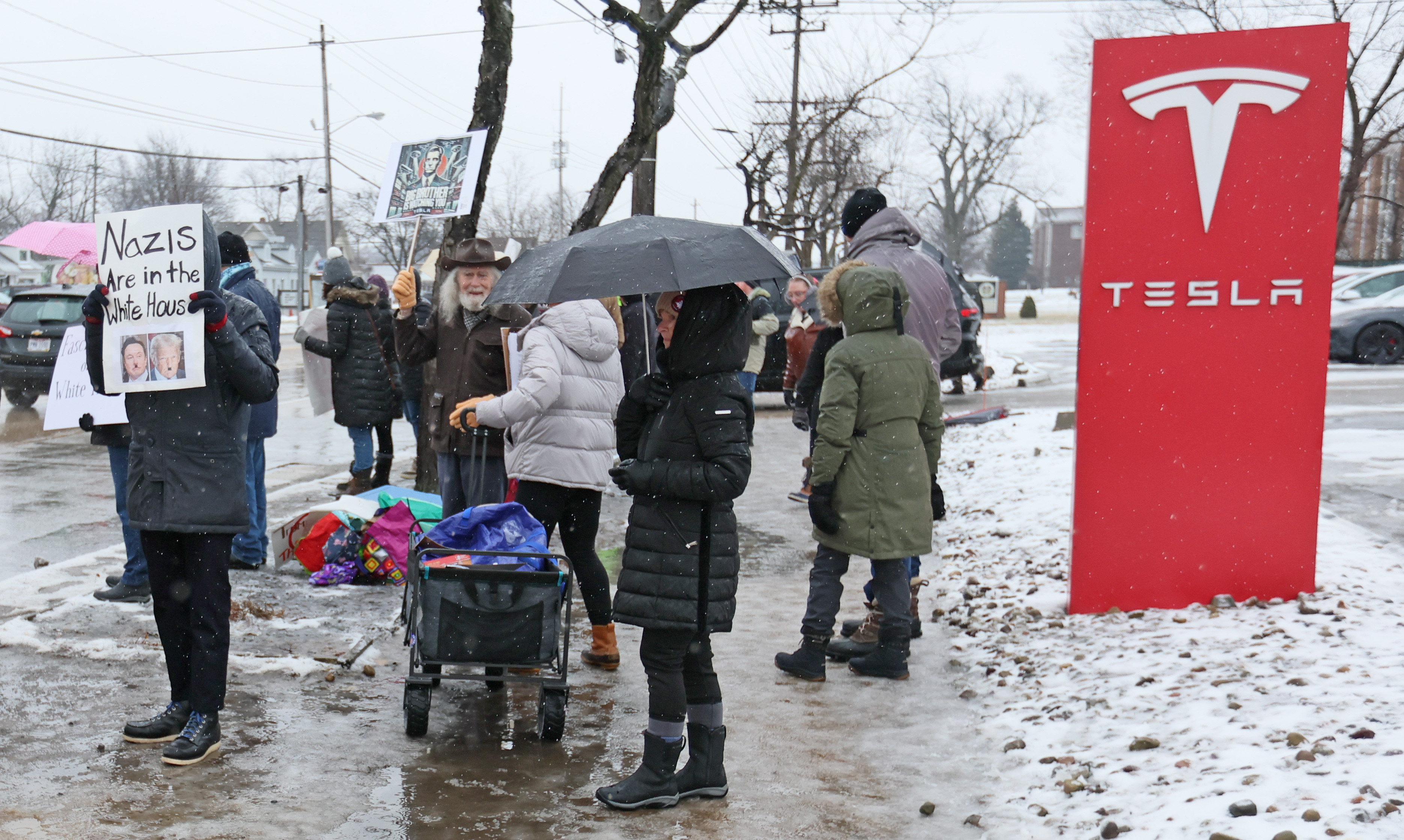 Rally at Tesla Motors Cleveland in Lyndhurst in protest of Elon Musk’s ...