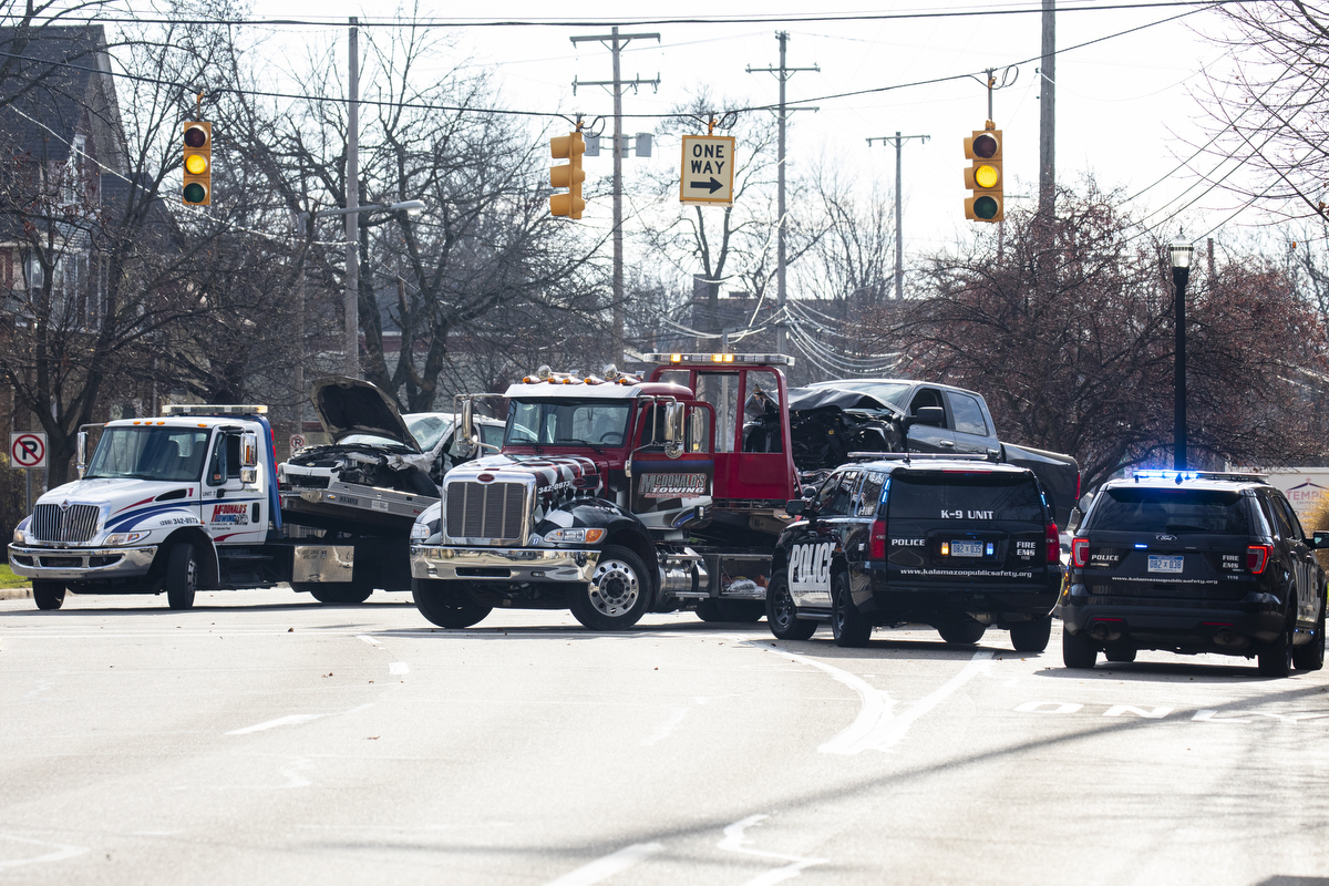 Man seriously injured in multi-vehicle crash near downtown Kalamazoo ...