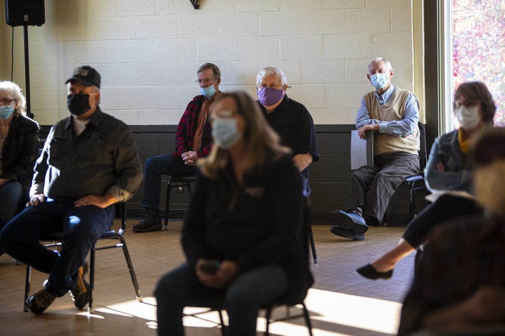 People support and others call for resignation of Sheriff Leaf at Barry ...