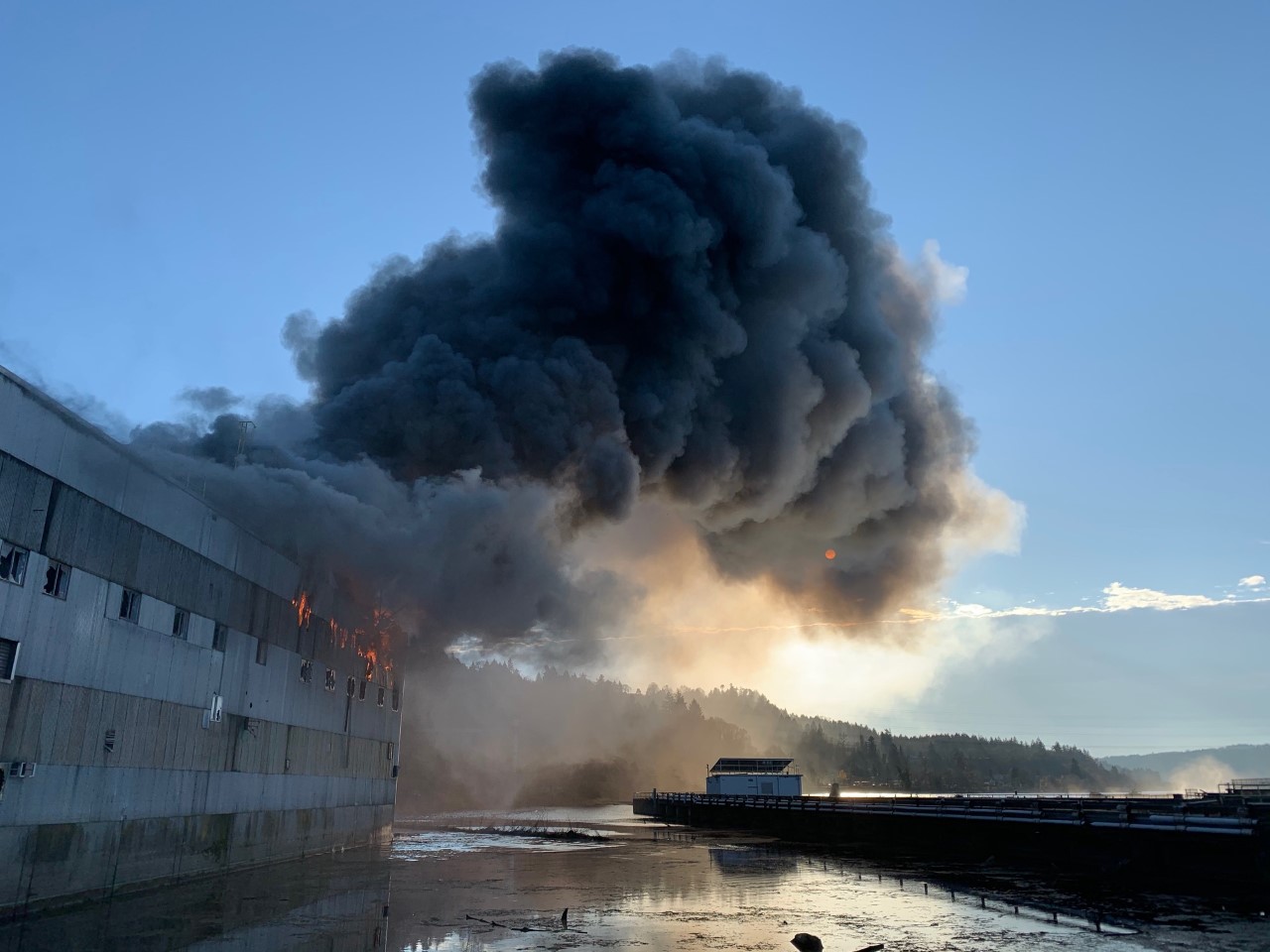 Fire burns former Blue Heron paper mill - oregonlive.com