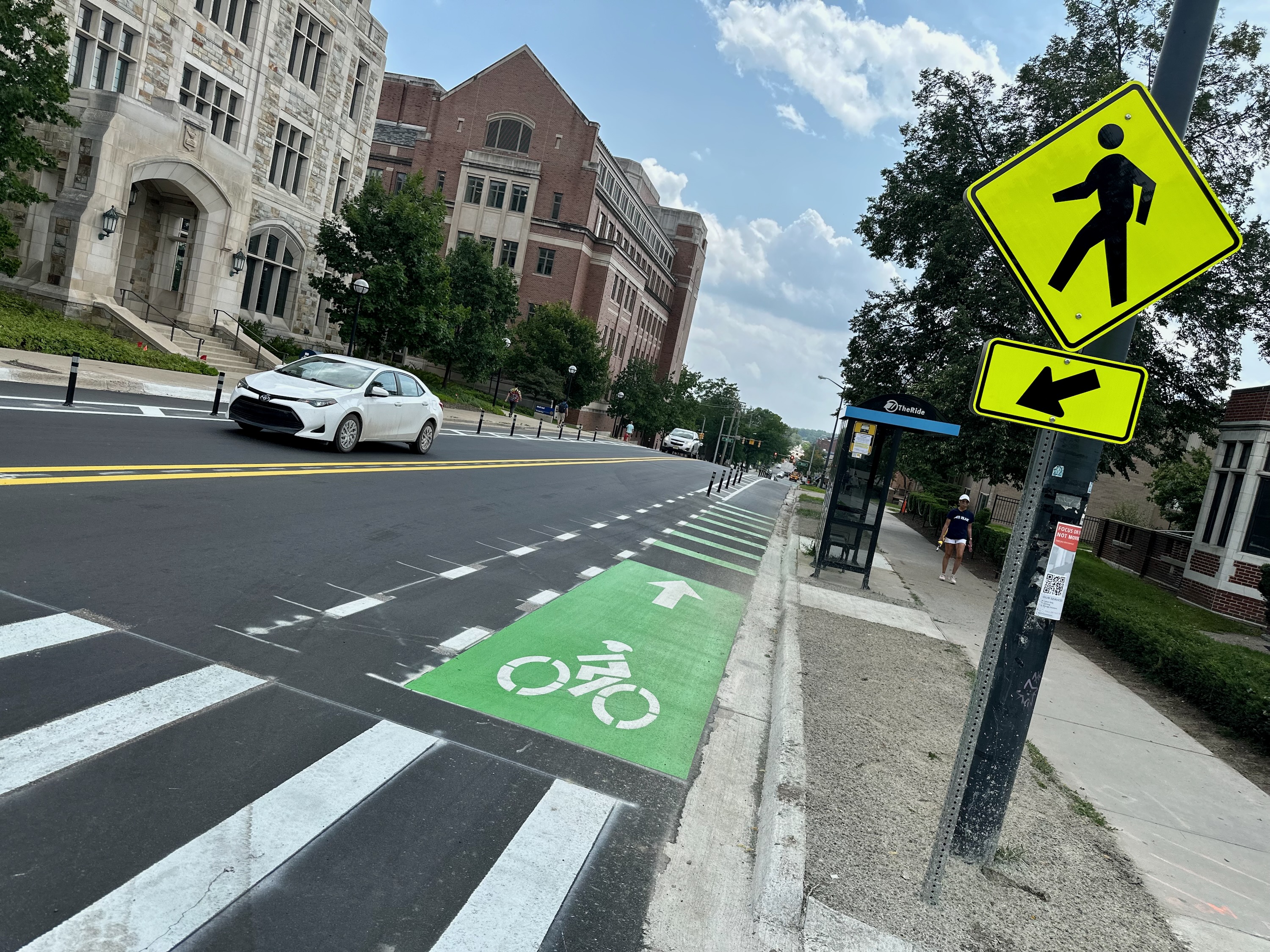 Ann Arbor adds bike lanes with flexible bollards on State and Division ...