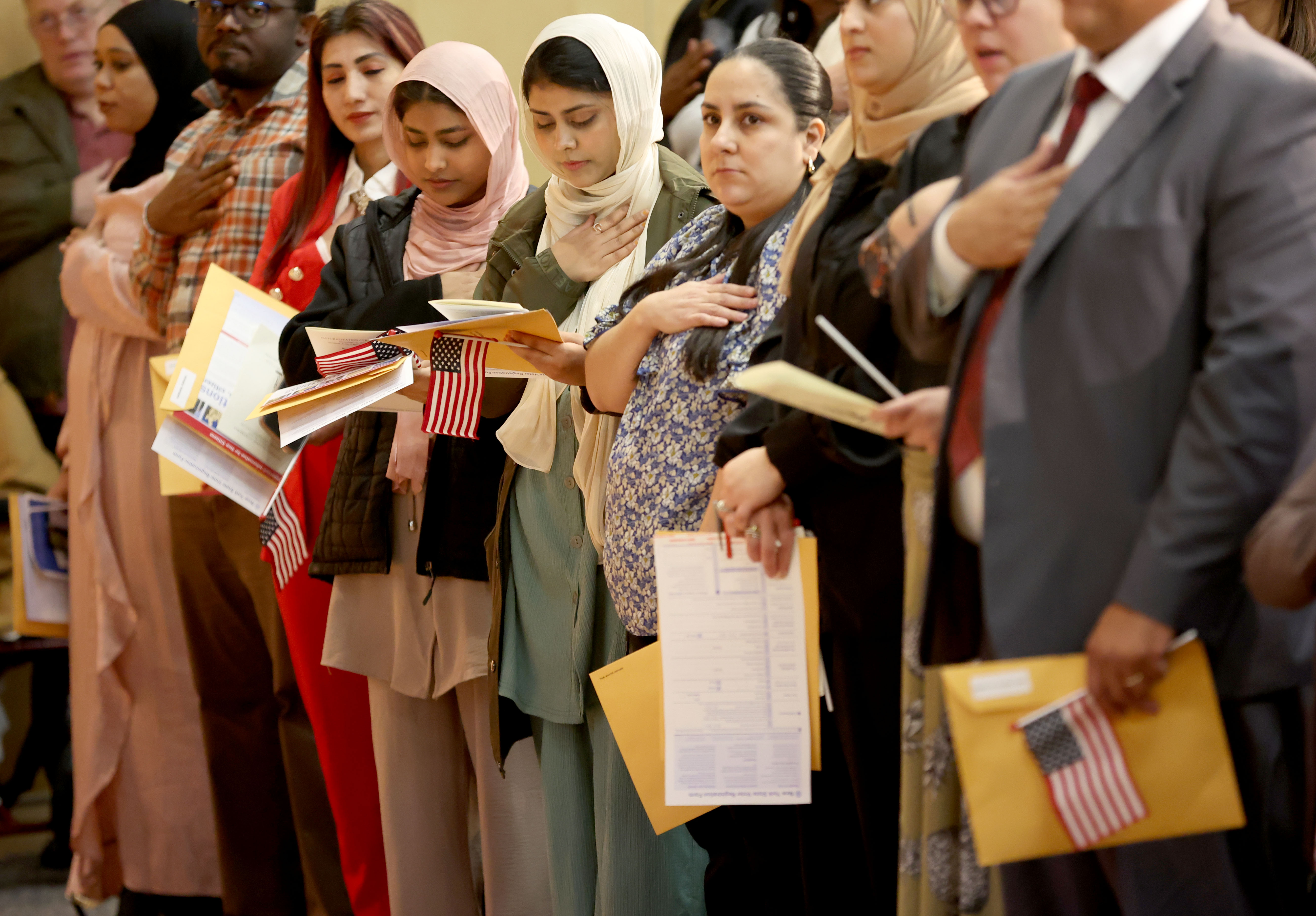 Eighty new citizens welcomed at OCC ceremony - syracuse.com