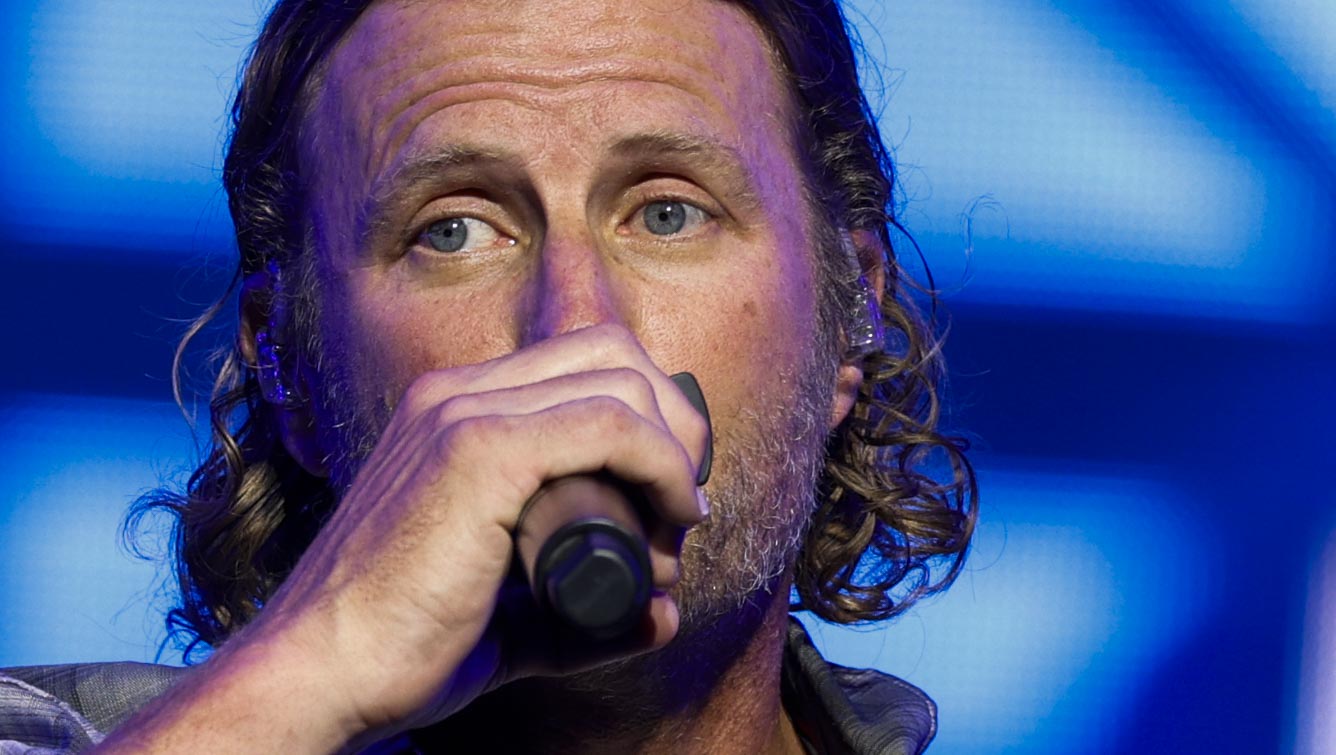 Dierks Bentley brings the heartland beat at the EMP Amphitheater ...