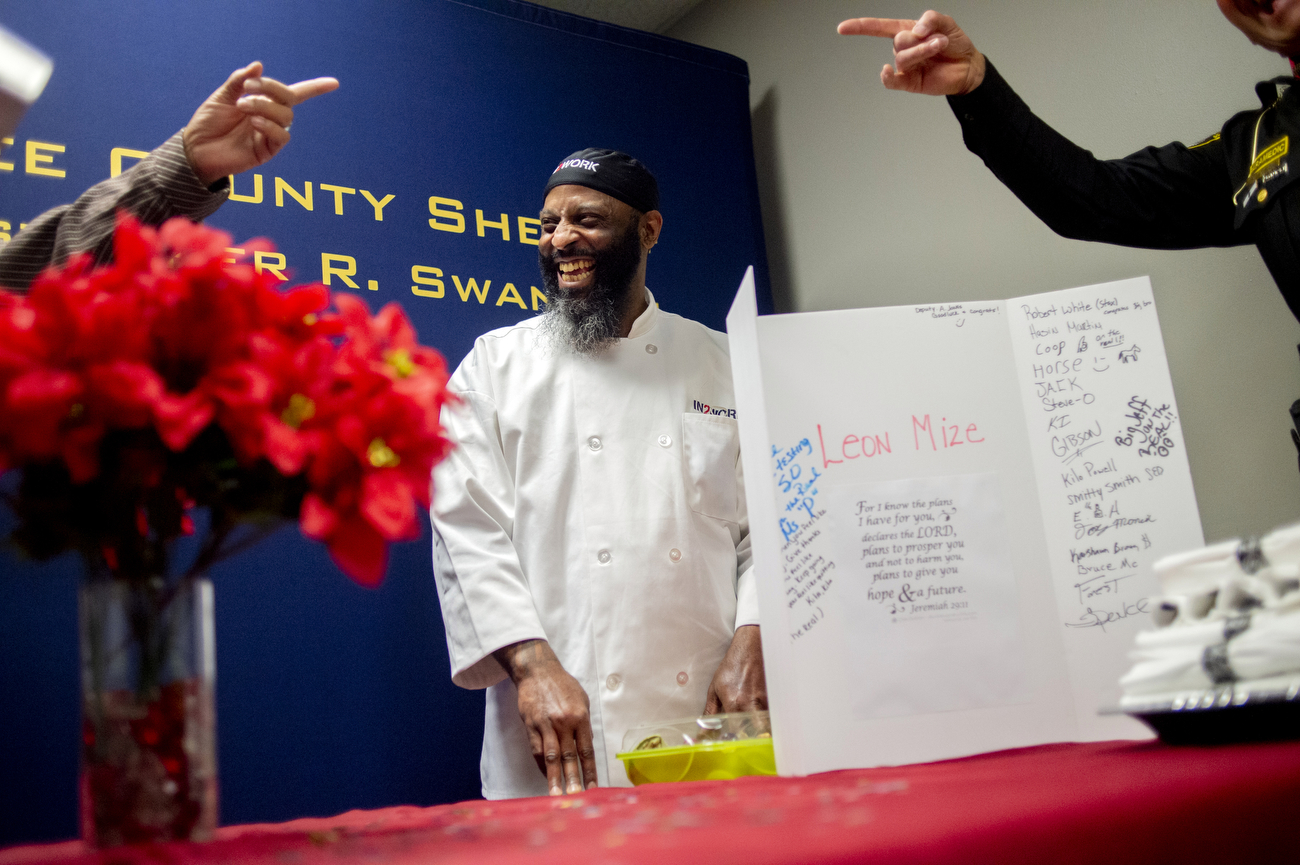 Flint man becomes first Michigan inmate to get ServSafe certification ...