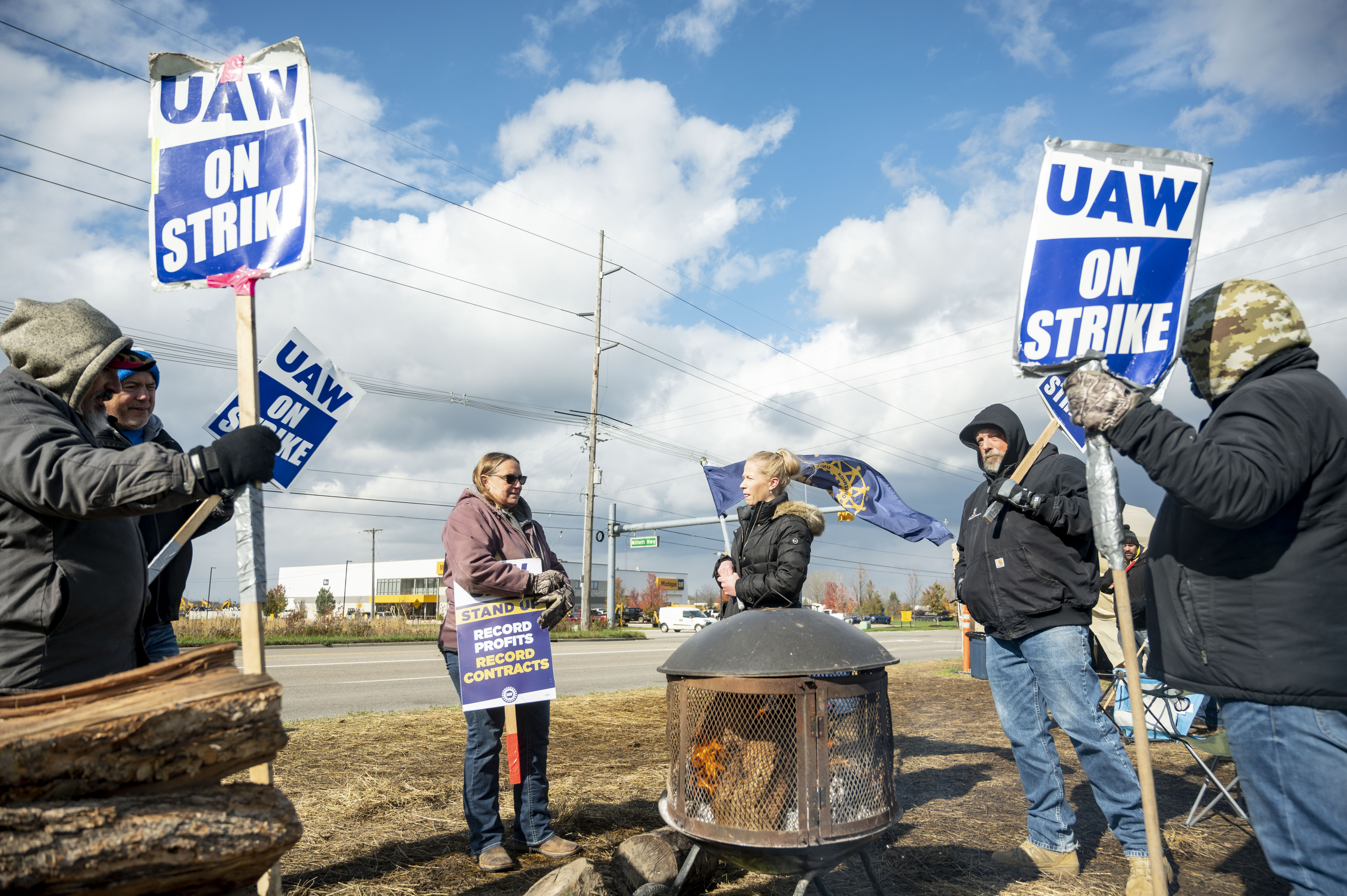 UAW Latest News: UAW Strike Updates, Big Three Auto News