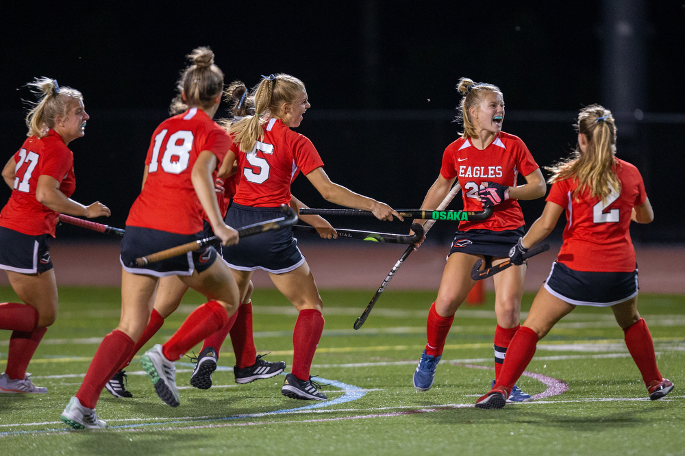 CV scores in the closing minutes for a 2-1 field hockey win over CD ...
