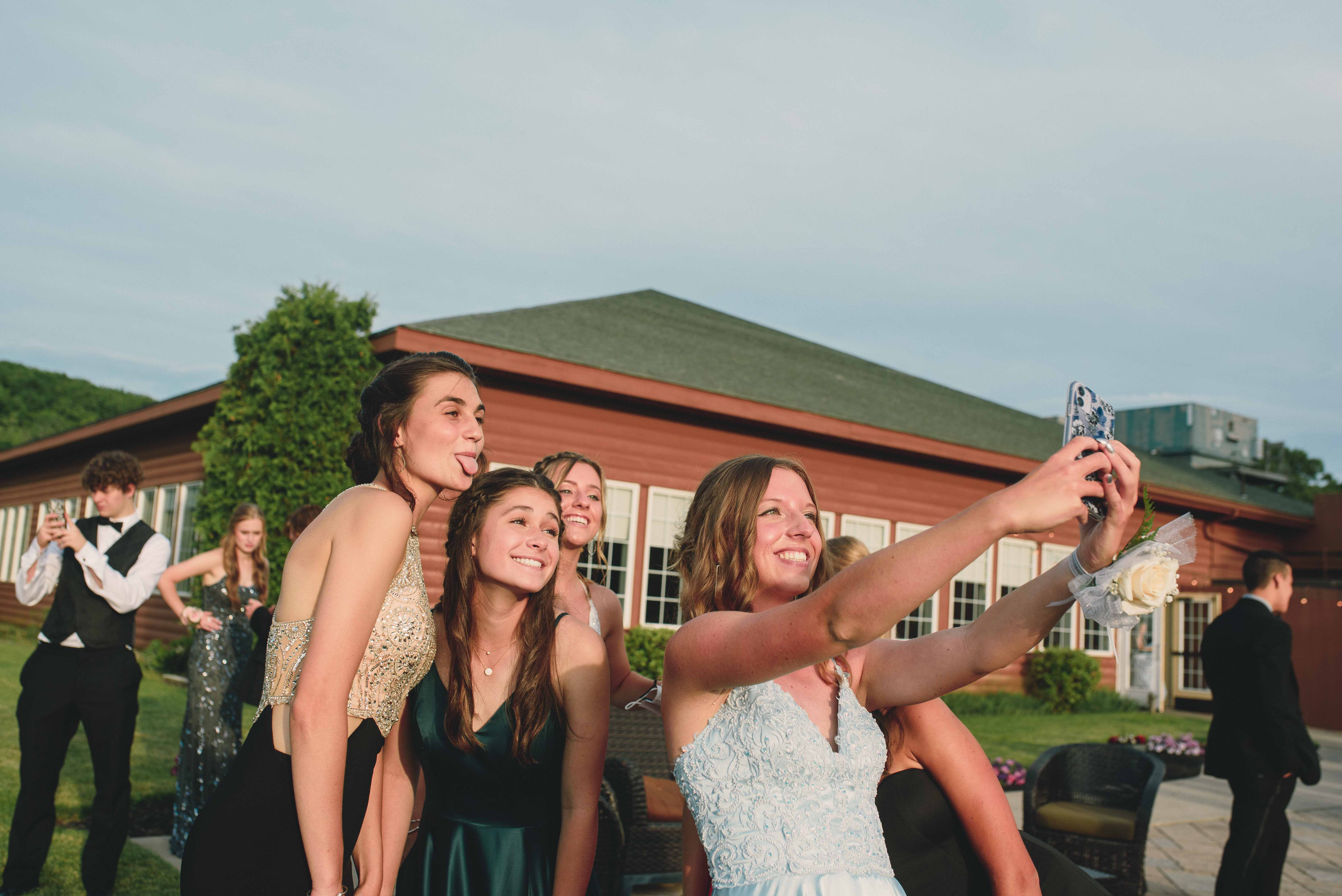 2021 Prom Photos: West Springfield High School Prom at the Log Cabin In ...