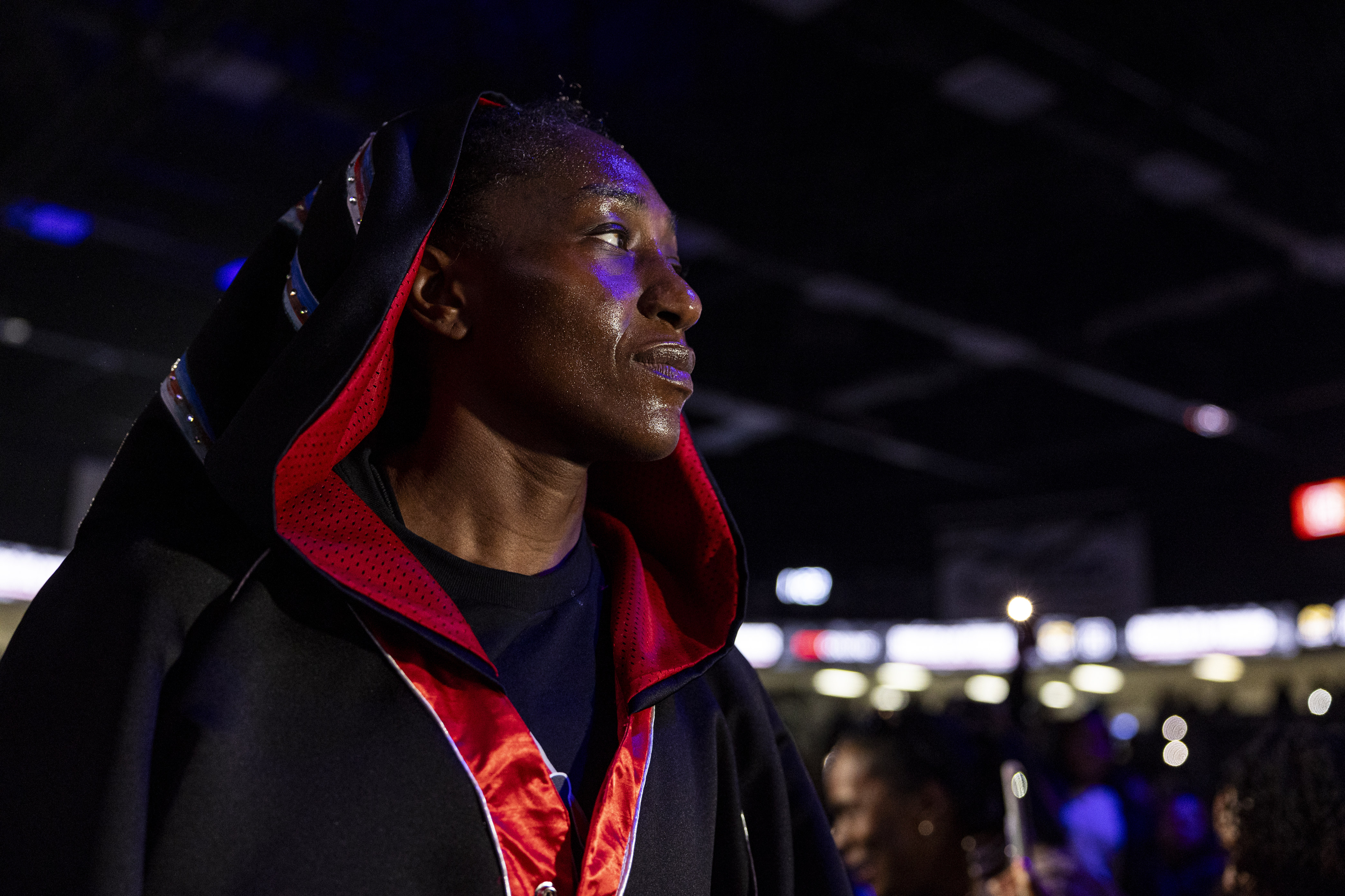 Claressa Shields drops Perkins, becomes undisputed heavyweight champ ...
