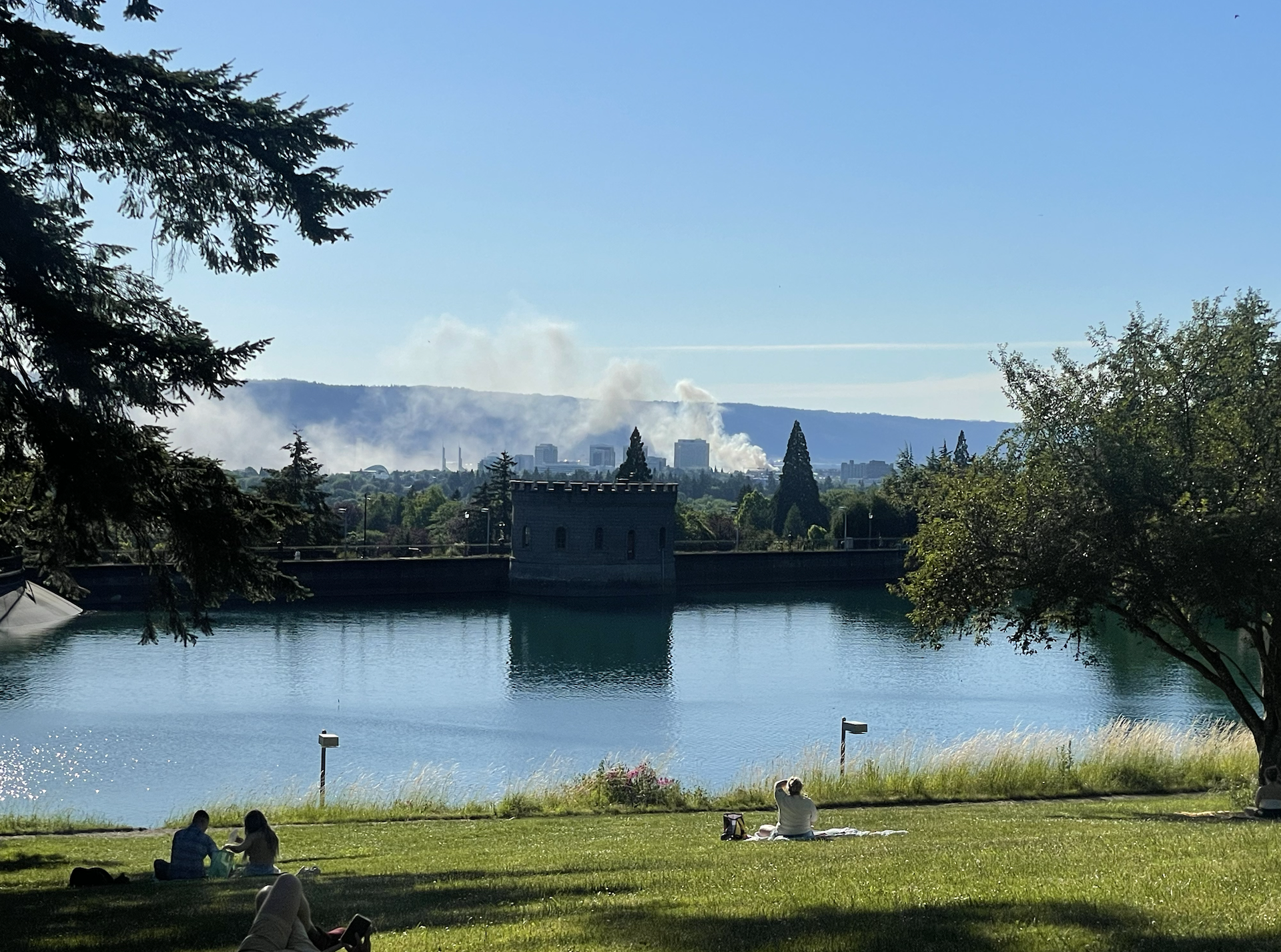 Grease Fire spreads through Shin Shin Foods in North Portland ...
