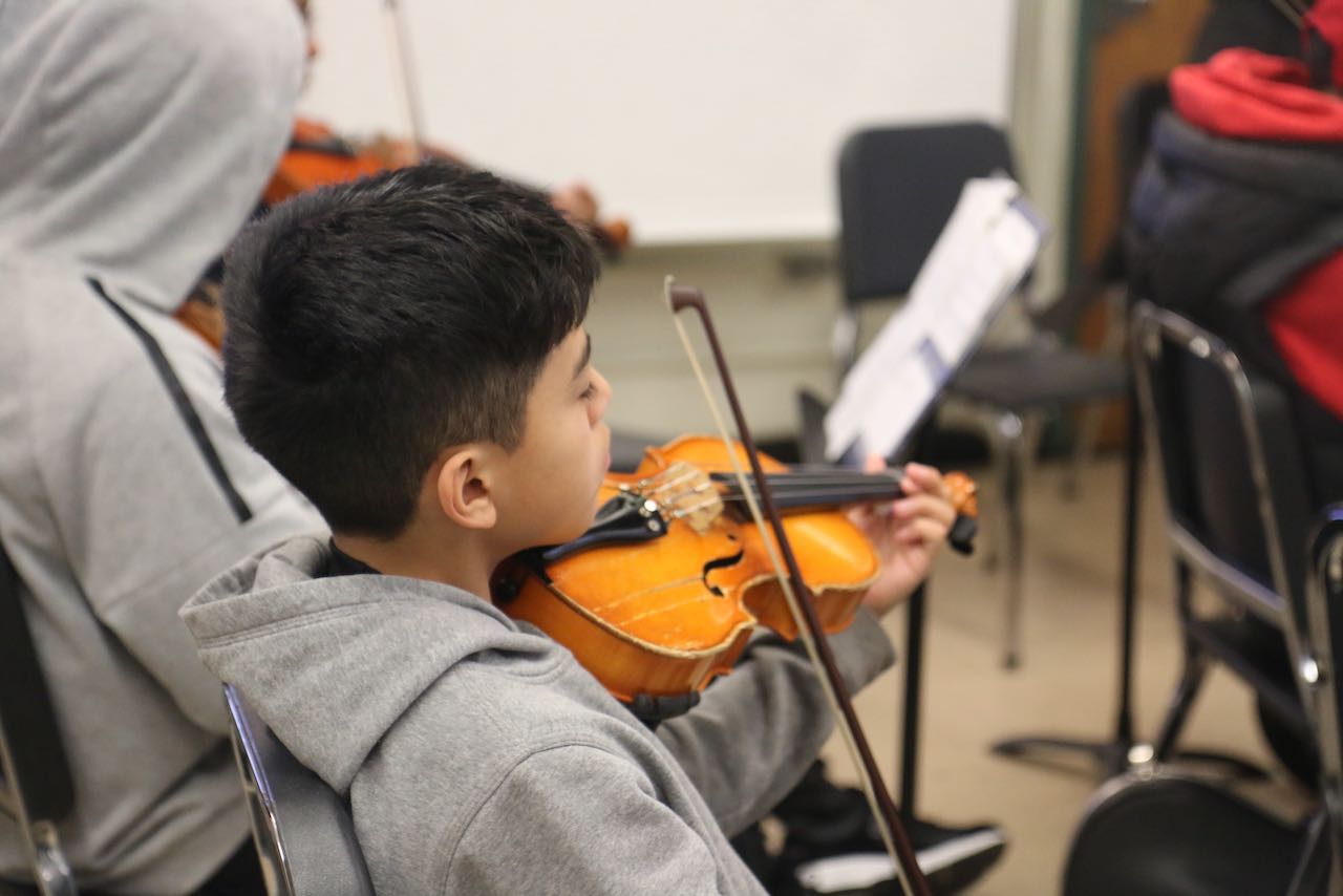 Staten Island music educator brings joy of strings instruments to ...
