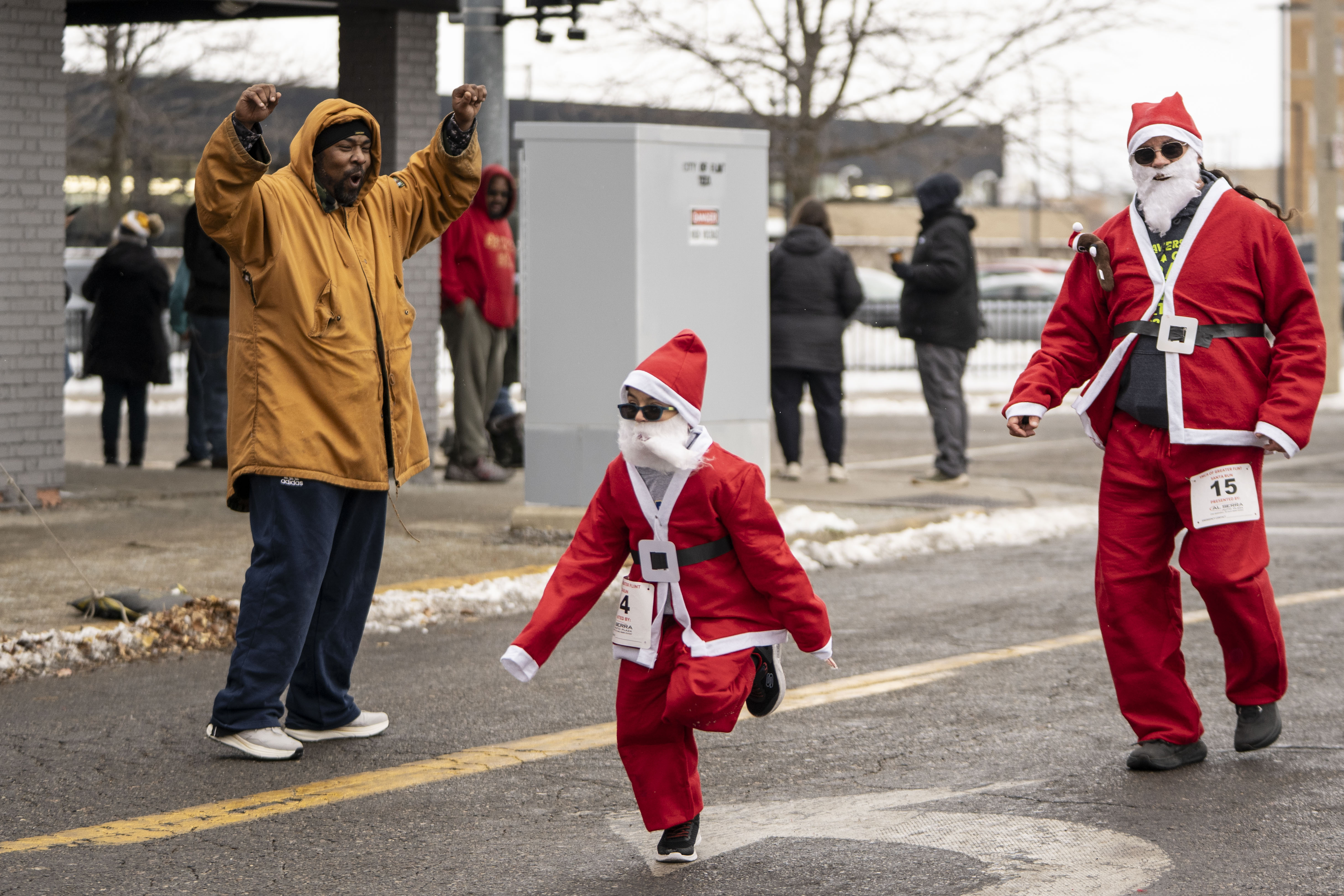 Hundreds put on their red suits for the YMCA Santa Run - mlive.com