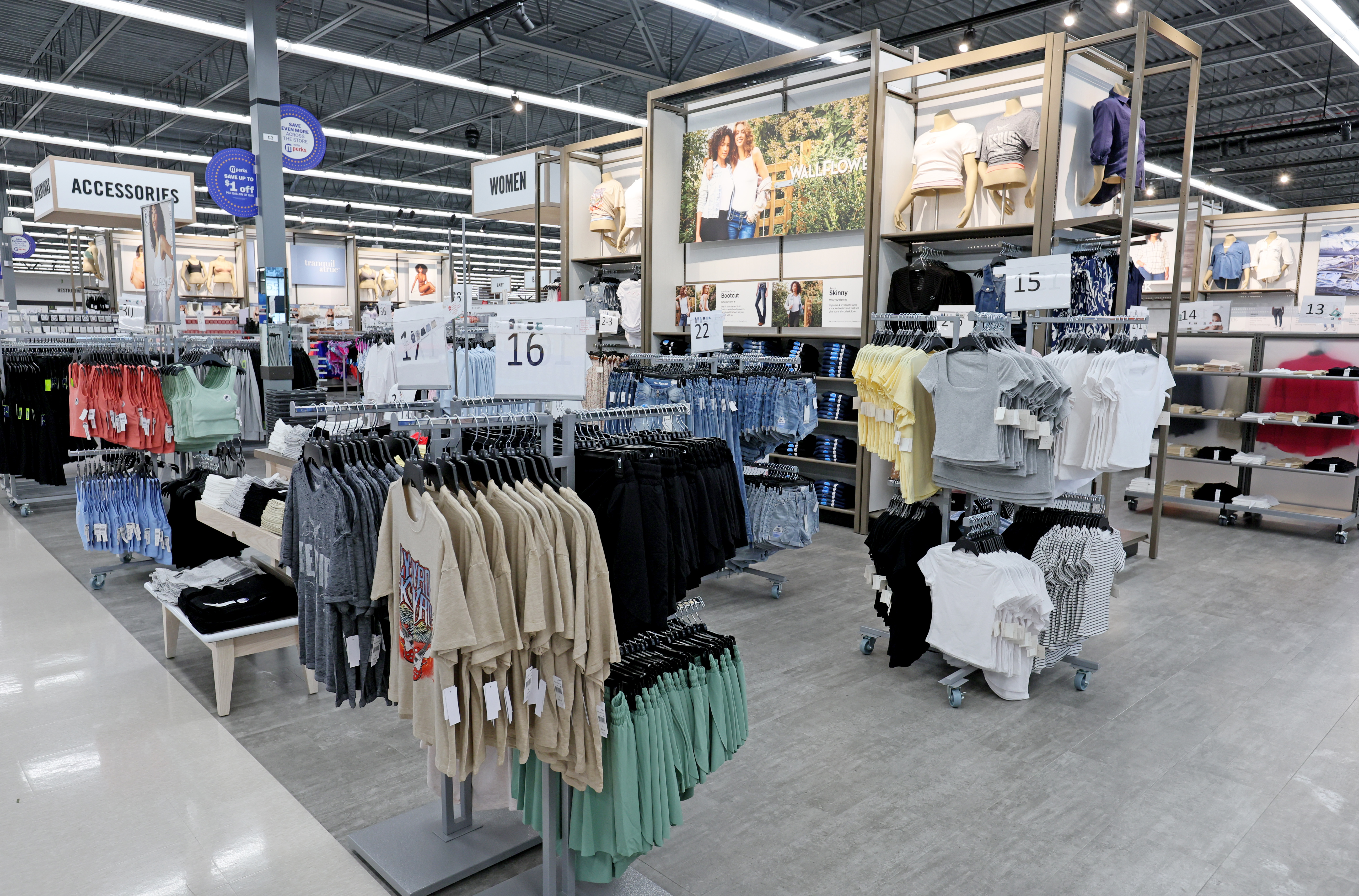 A tour through Meijers new supercenter store in Richmond Heights that ...