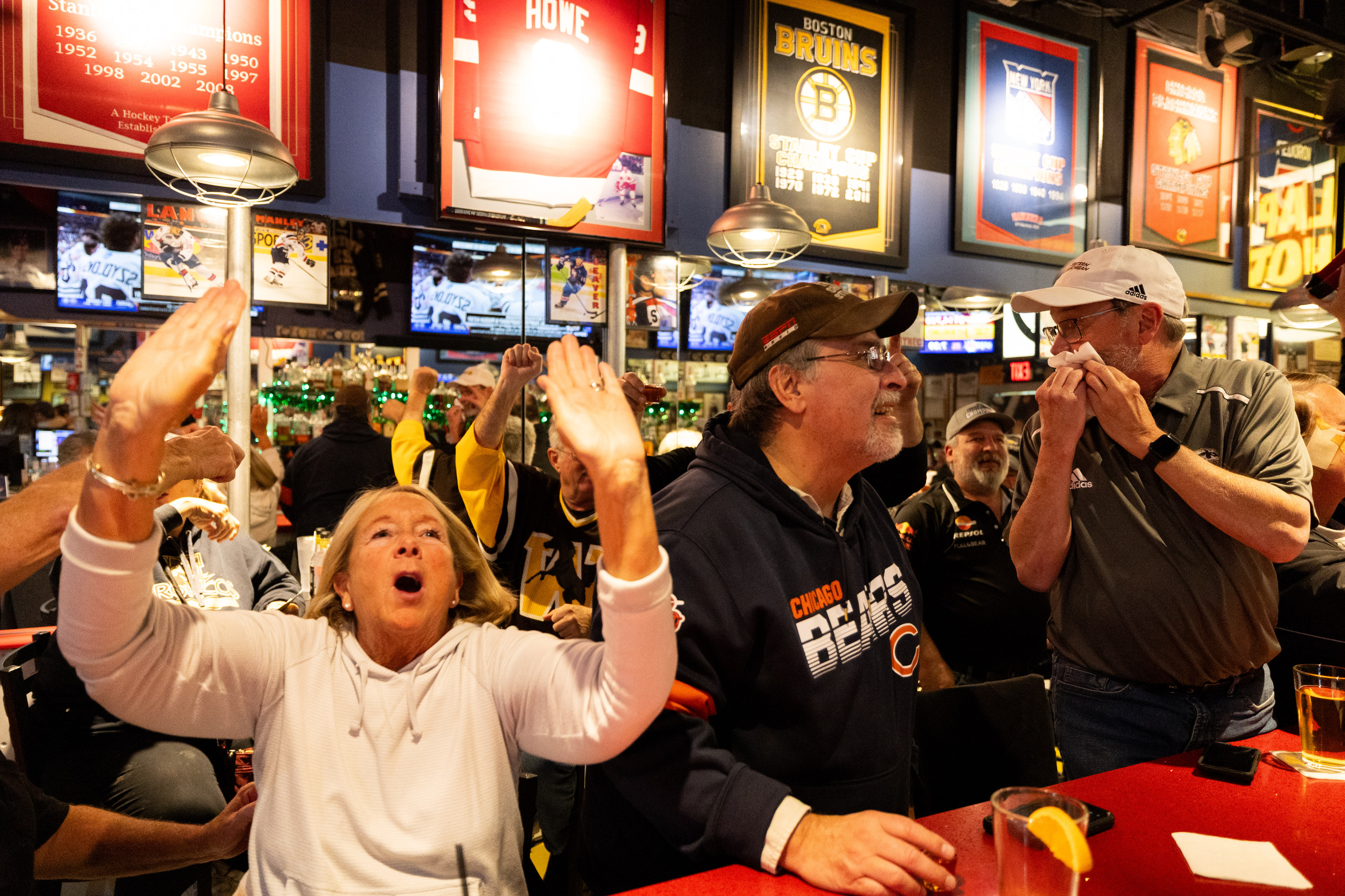 Western Michigan fans watch national championship at only hockey bar in ...
