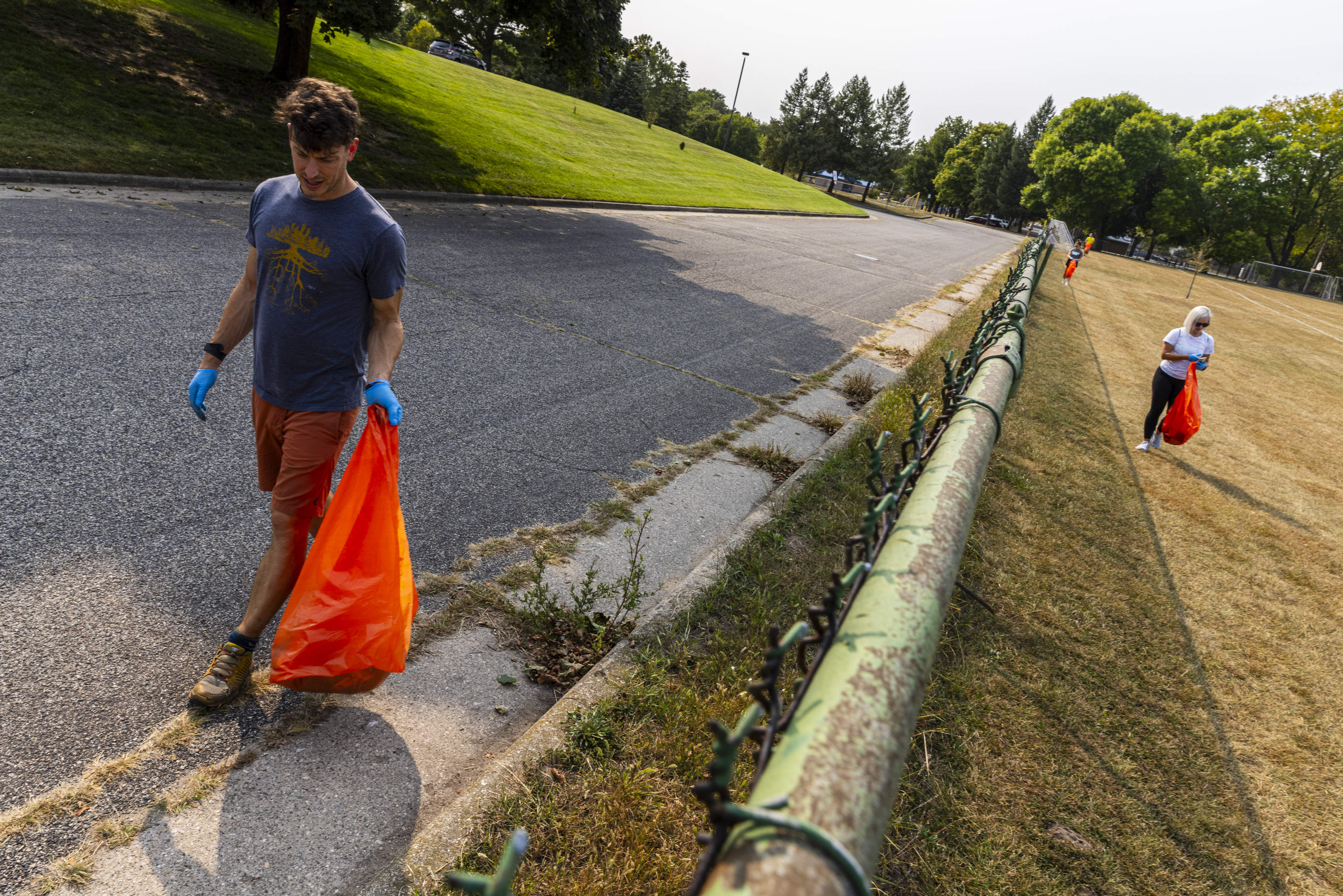 Volunteers collect thousands of pounds of trash during the mayors ...