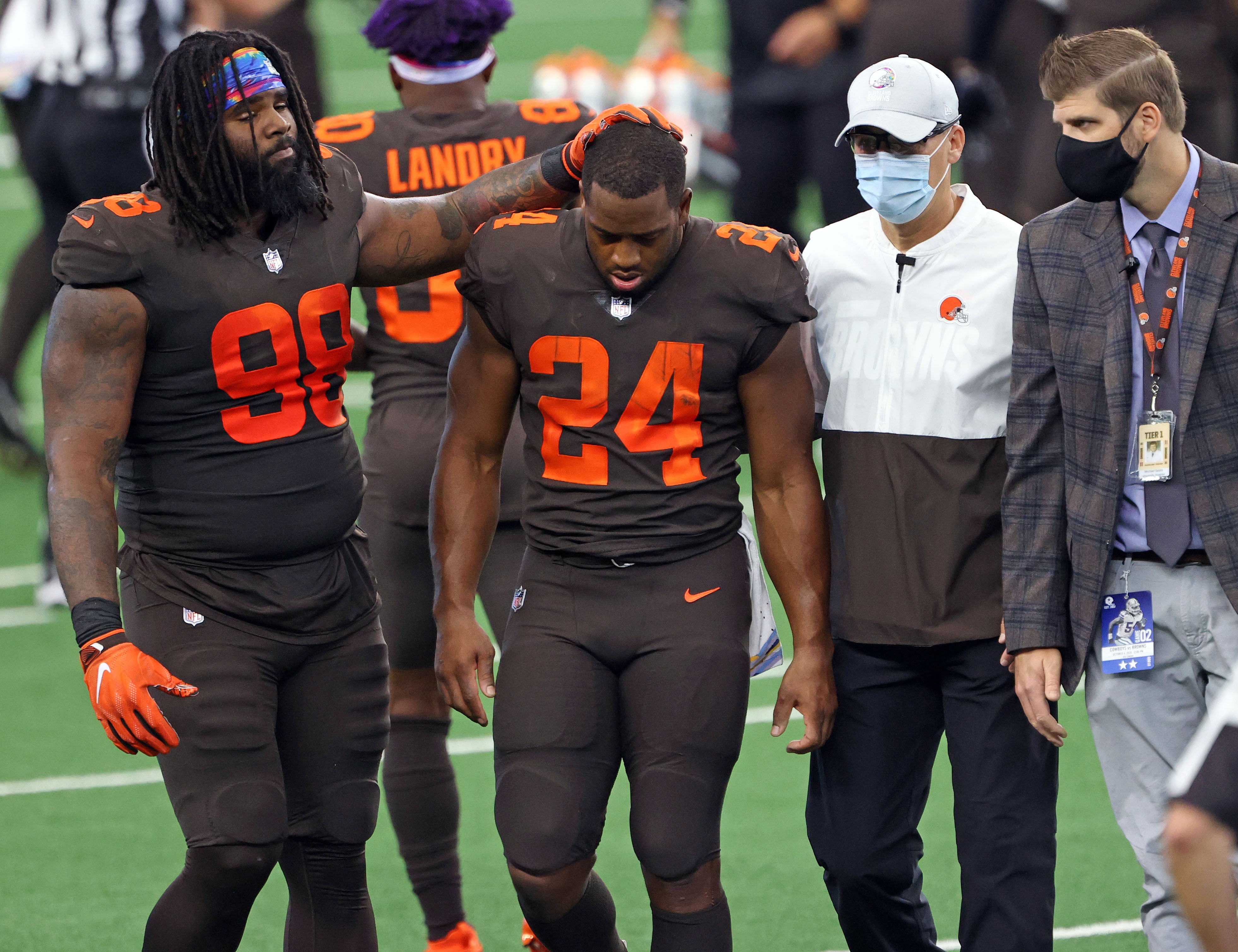 Cleveland Browns Nick Chubb injures knee against Dallas Cowboys ...