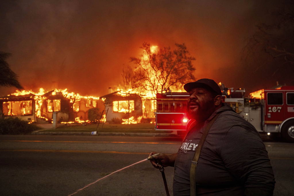 Wildfires burn out of control across the Los Angeles area - oregonlive.com