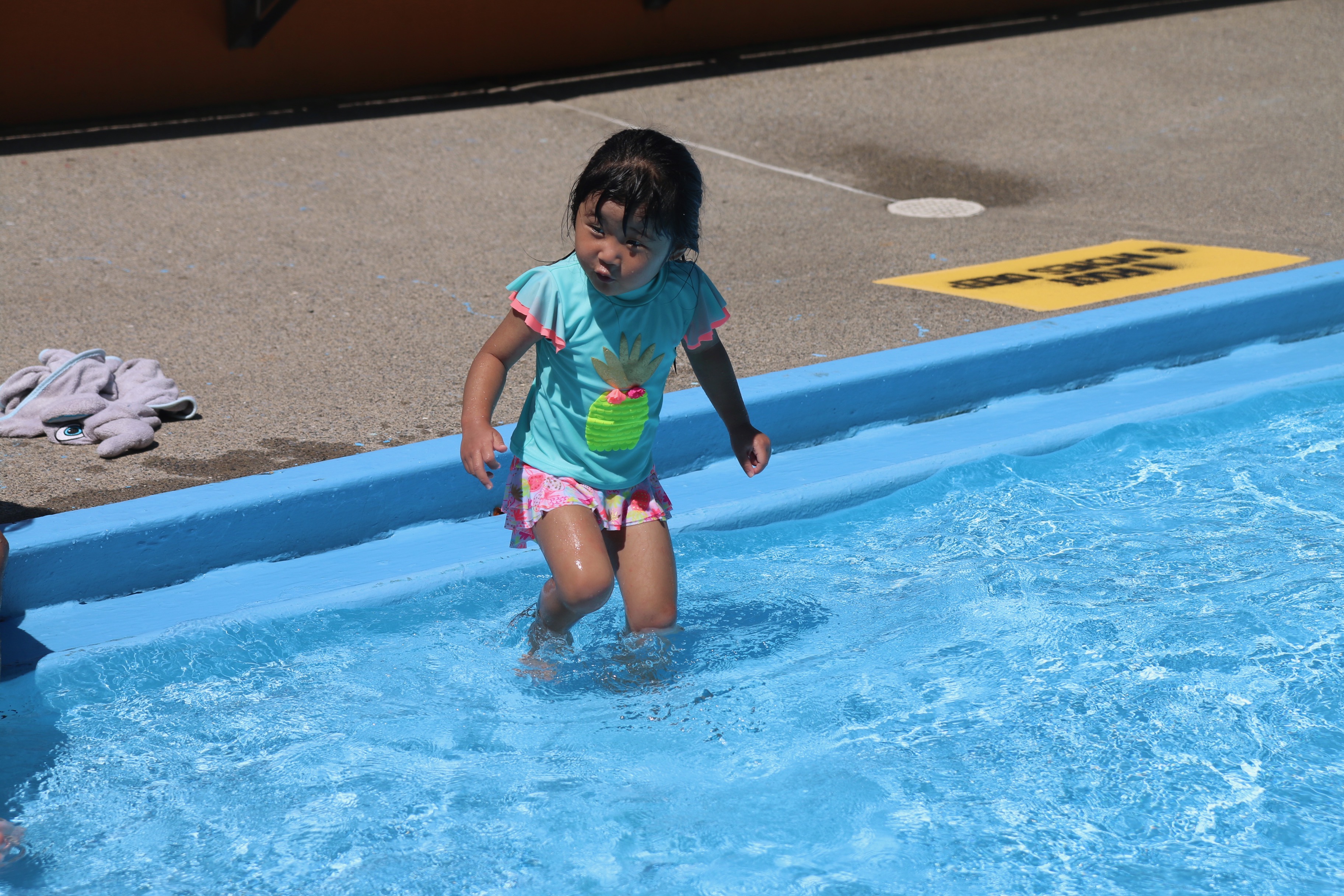 Swimmers get cool at Tottenville Pool - silive.com