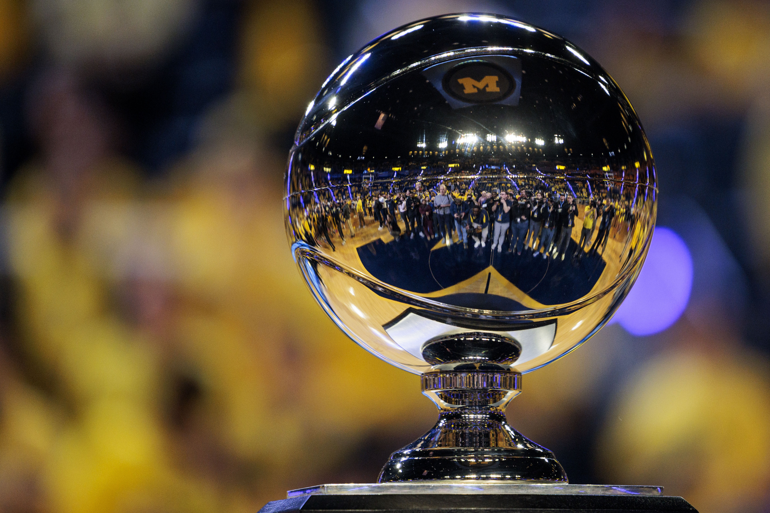 Michigan basketball honors seniors, hoists Big Ten Champion banner ...