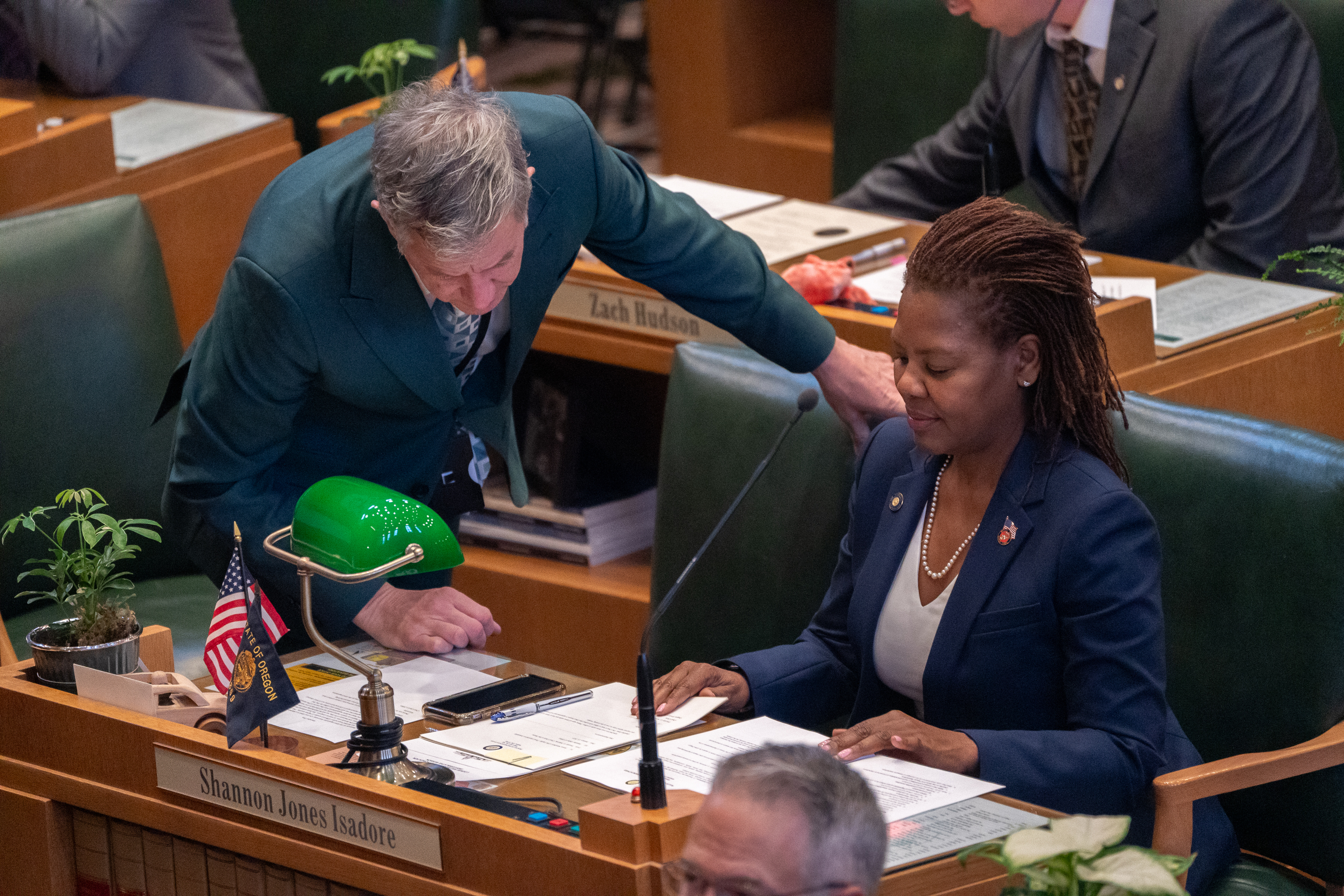 Oregon lawmakers sworn in at Salem Capitol January 2025 - oregonlive.com