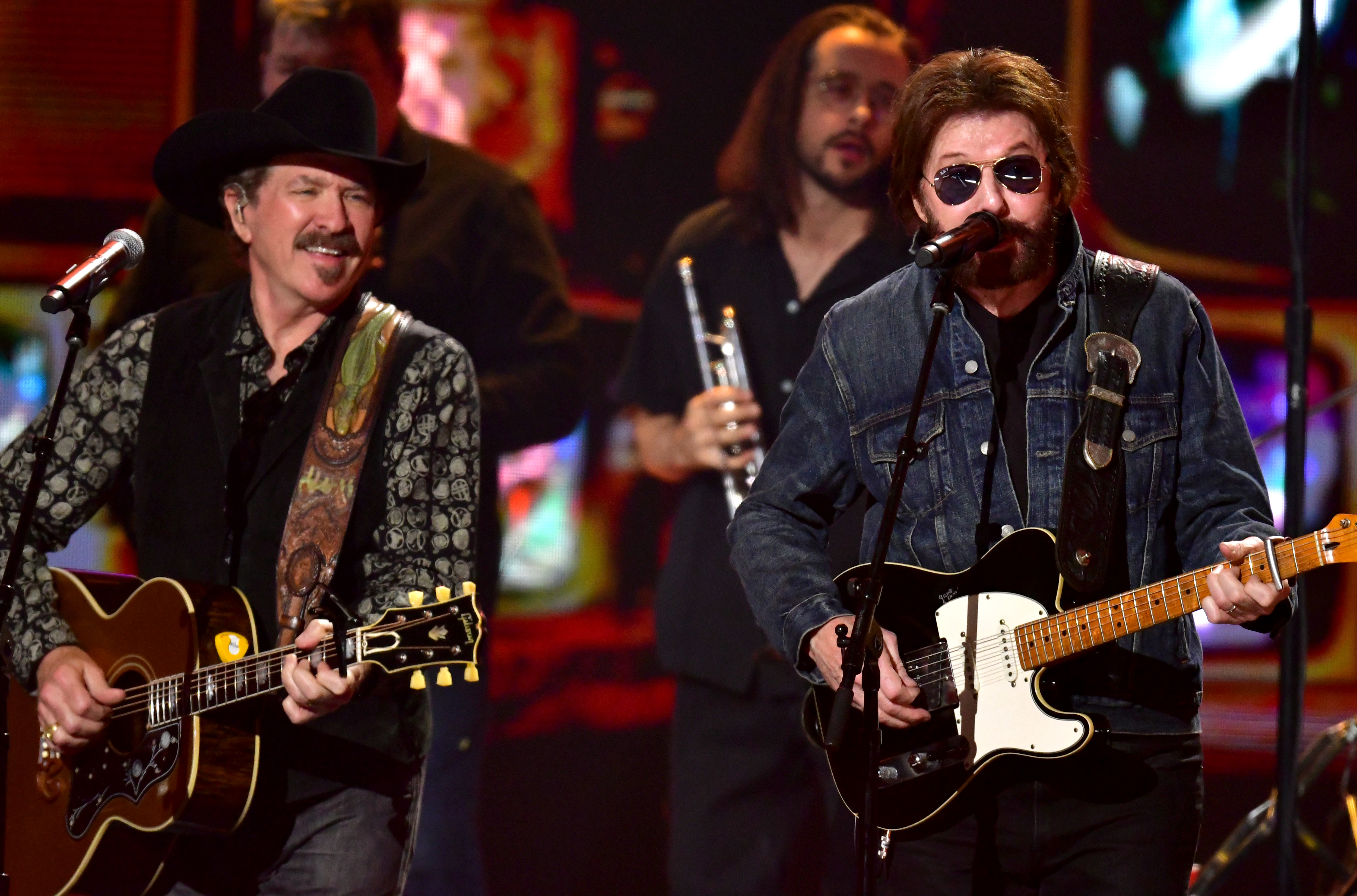 A Heartfelt Tribute: Ronnie Dunn’s Powerful Goodbye to Chuck Norris ...